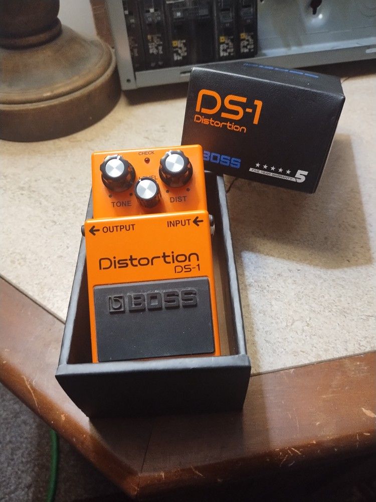 BOSS DISTORTION PEDAL for Sale in Spring Valley, CA - OfferUp