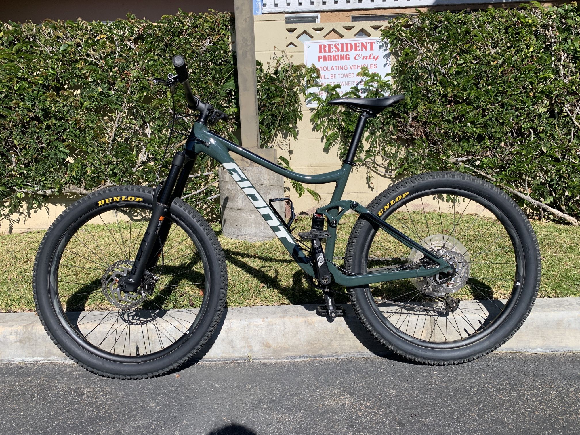 Giant Stance Medium 27.5 Full Suspension Mountain Bike for Sale in Costa Mesa, CA - OfferUp