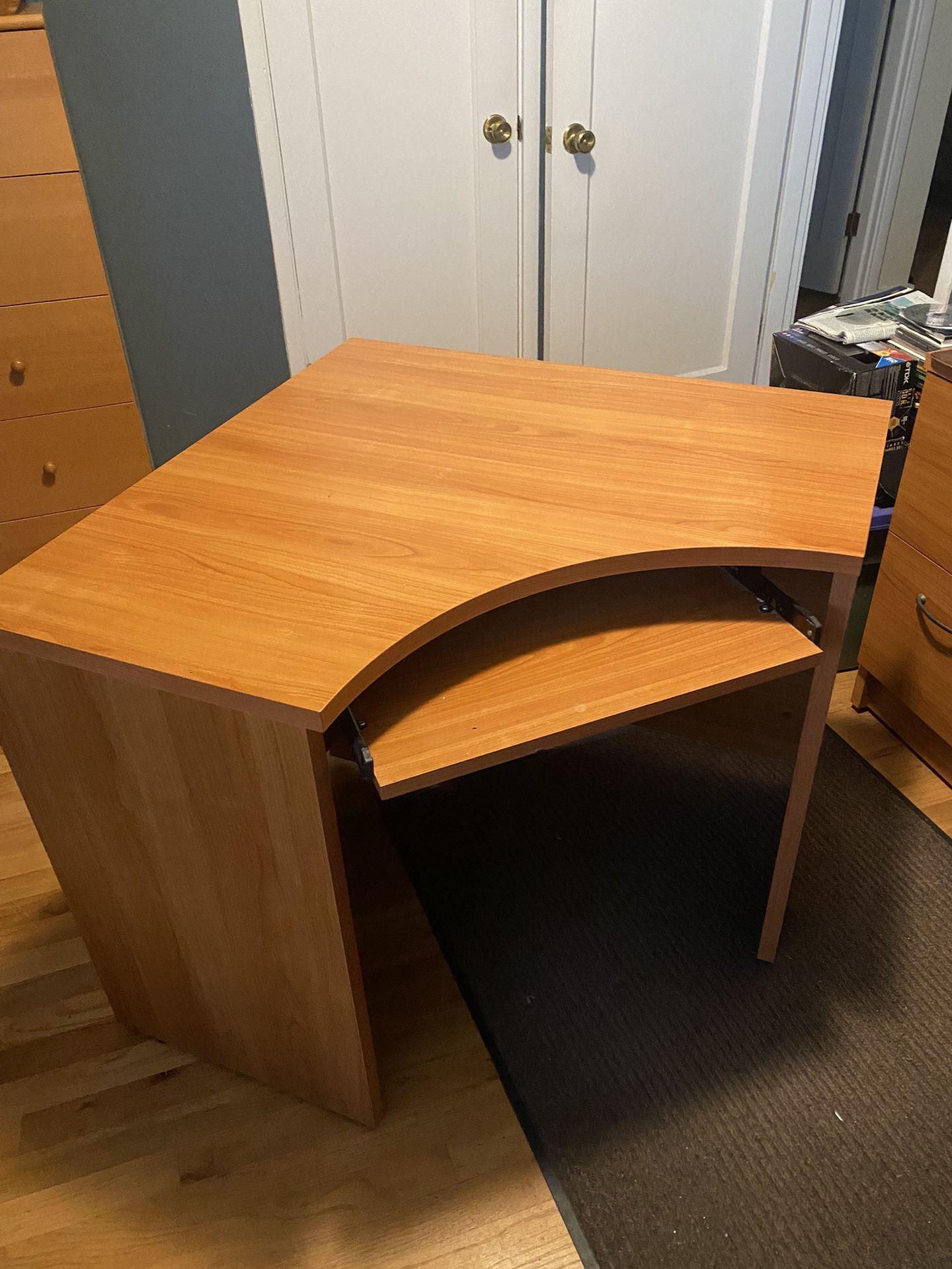 Corner Desk 34.5 Inch for Sale in Seattle, WA - OfferUp