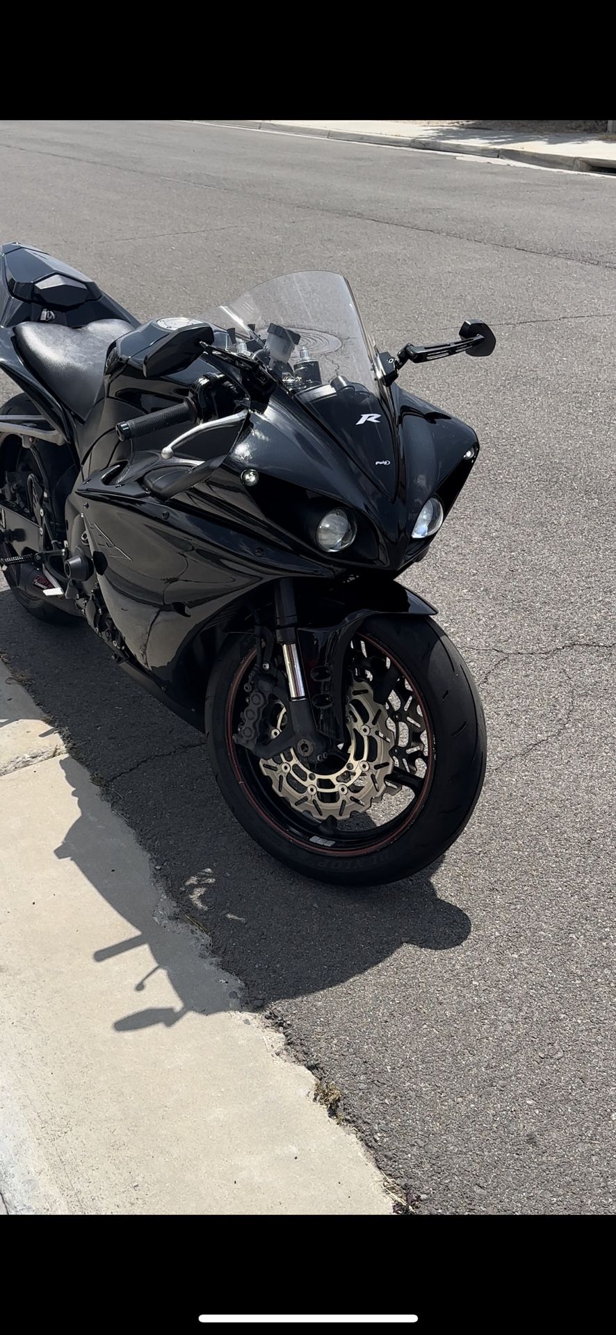 Yamaha R1 Crossplane Black
