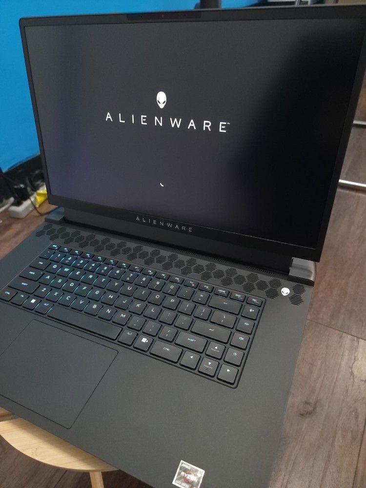 Dell Alienware M17 R5 17.3 inch Gaming Laptop - AMD Ryzen 7 6800 / 16GB ...