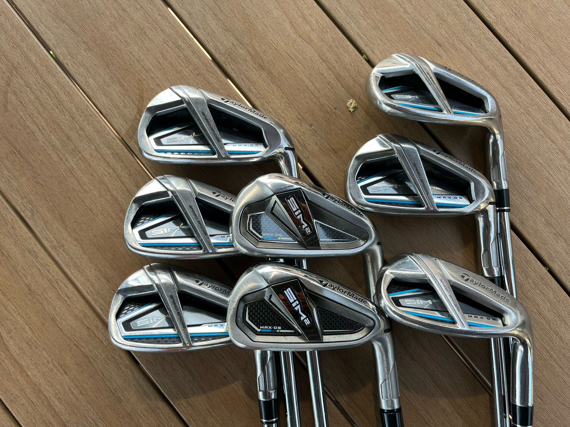 Taylor Made SIM2 /SIM MAX Combo Iron Set 4-PW,SW /Regular Flex(8 Irons ...