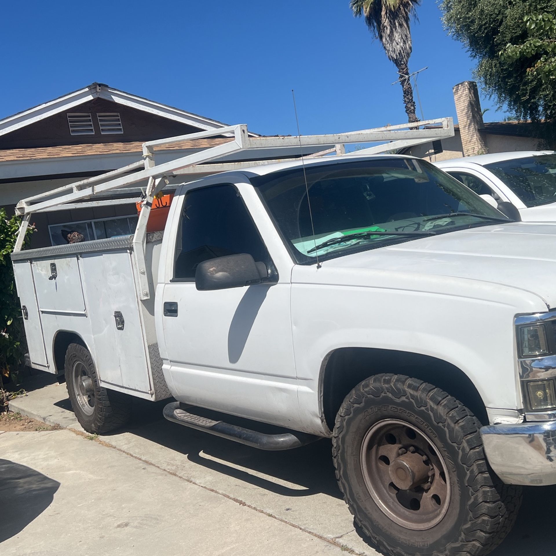 2000 chevy c3500 for Sale in Moreno Valley, CA - OfferUp