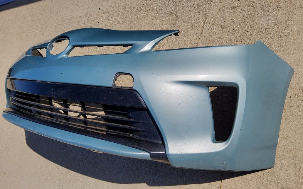 Prius Front Bumper Cover for Sale in Lake Elsinore, CA - OfferUp
