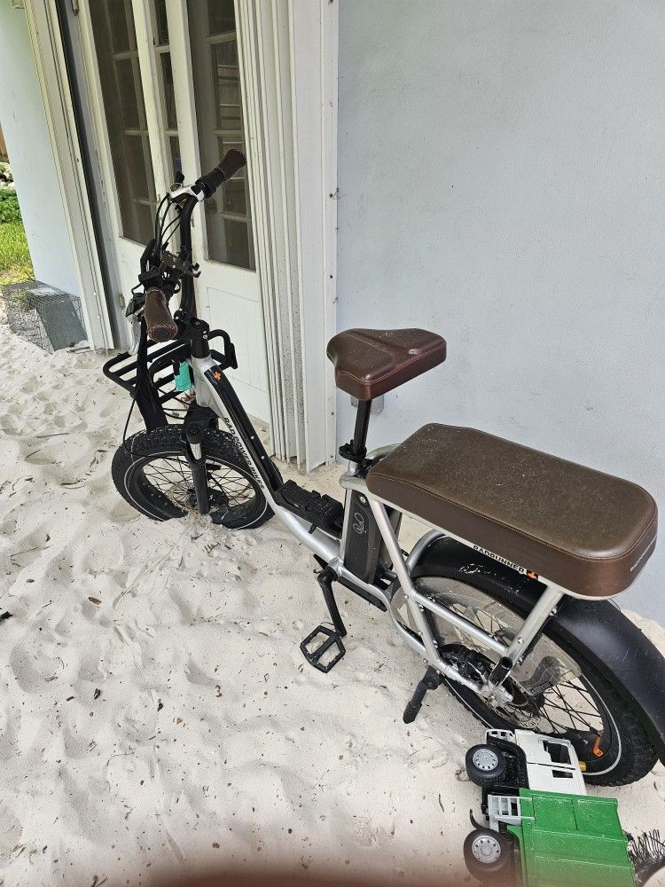 Rad Power Electric Bike RadRunner Plus for Sale in Miami, FL - OfferUp