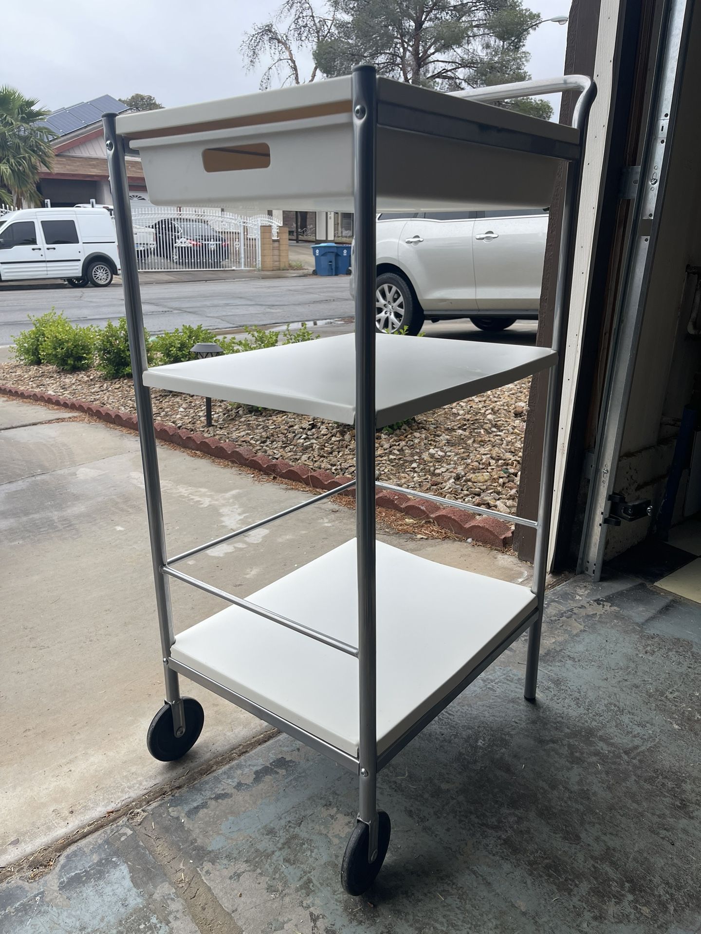 White Push Cart Table for Sale in Las Vegas, NV - OfferUp