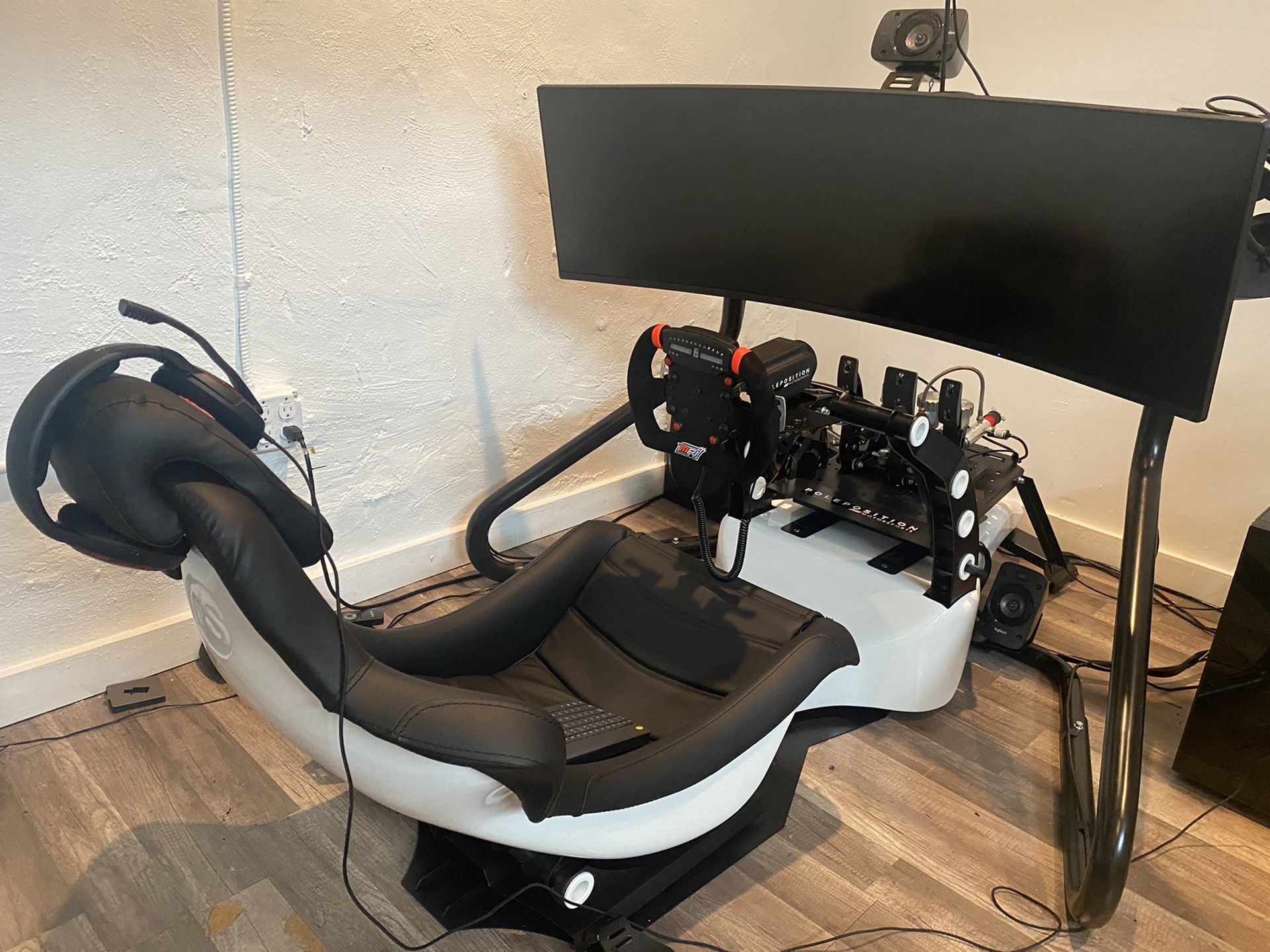 Pro racing simulator iracing for Sale in Miami Beach, FL - OfferUp