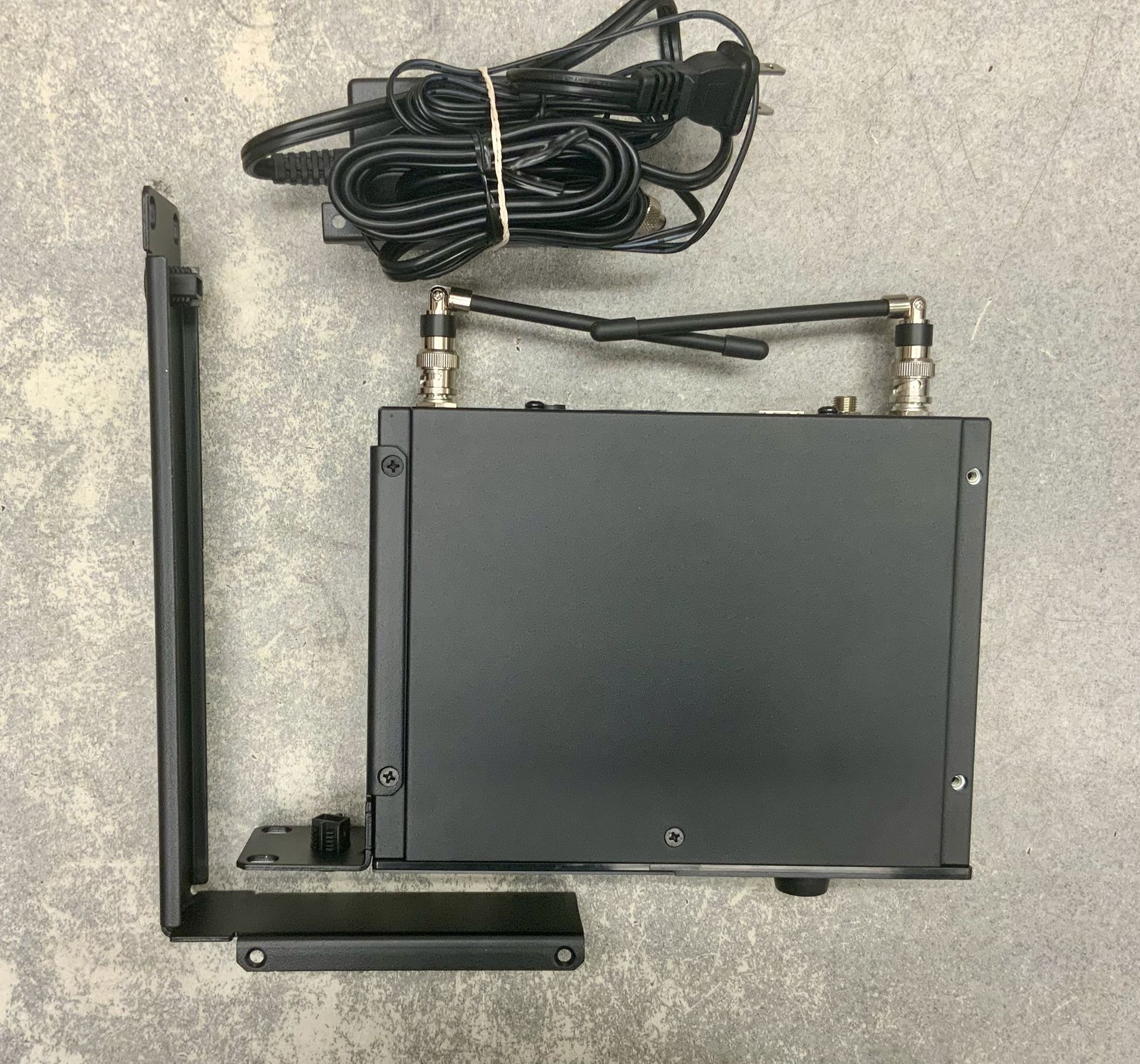 Shure SLXD4 Dual Channel Digital Wireless Receiver 558-616 MHz ...