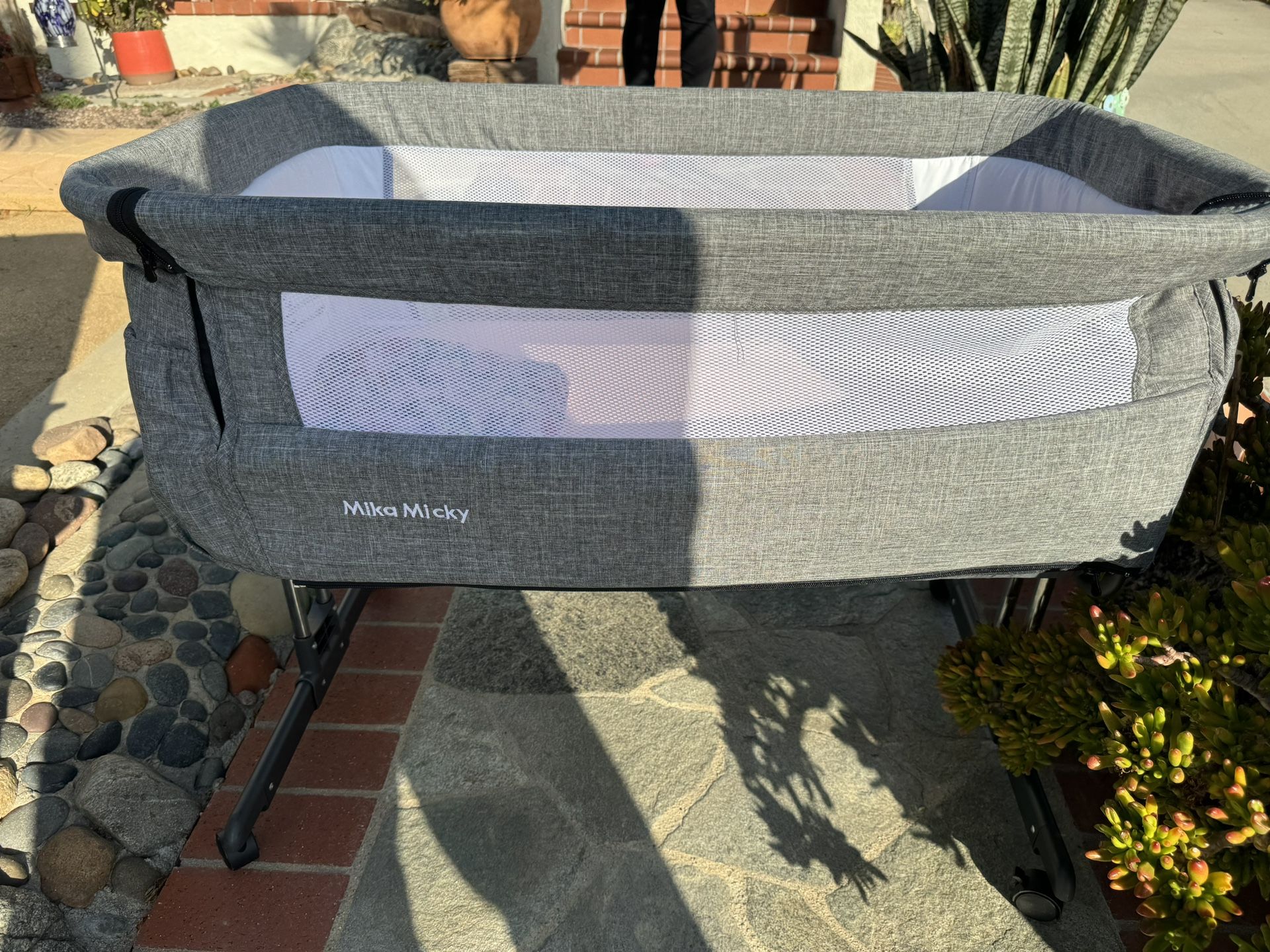 Mika Micky Bassinet for Sale in Los Angeles, CA - OfferUp
