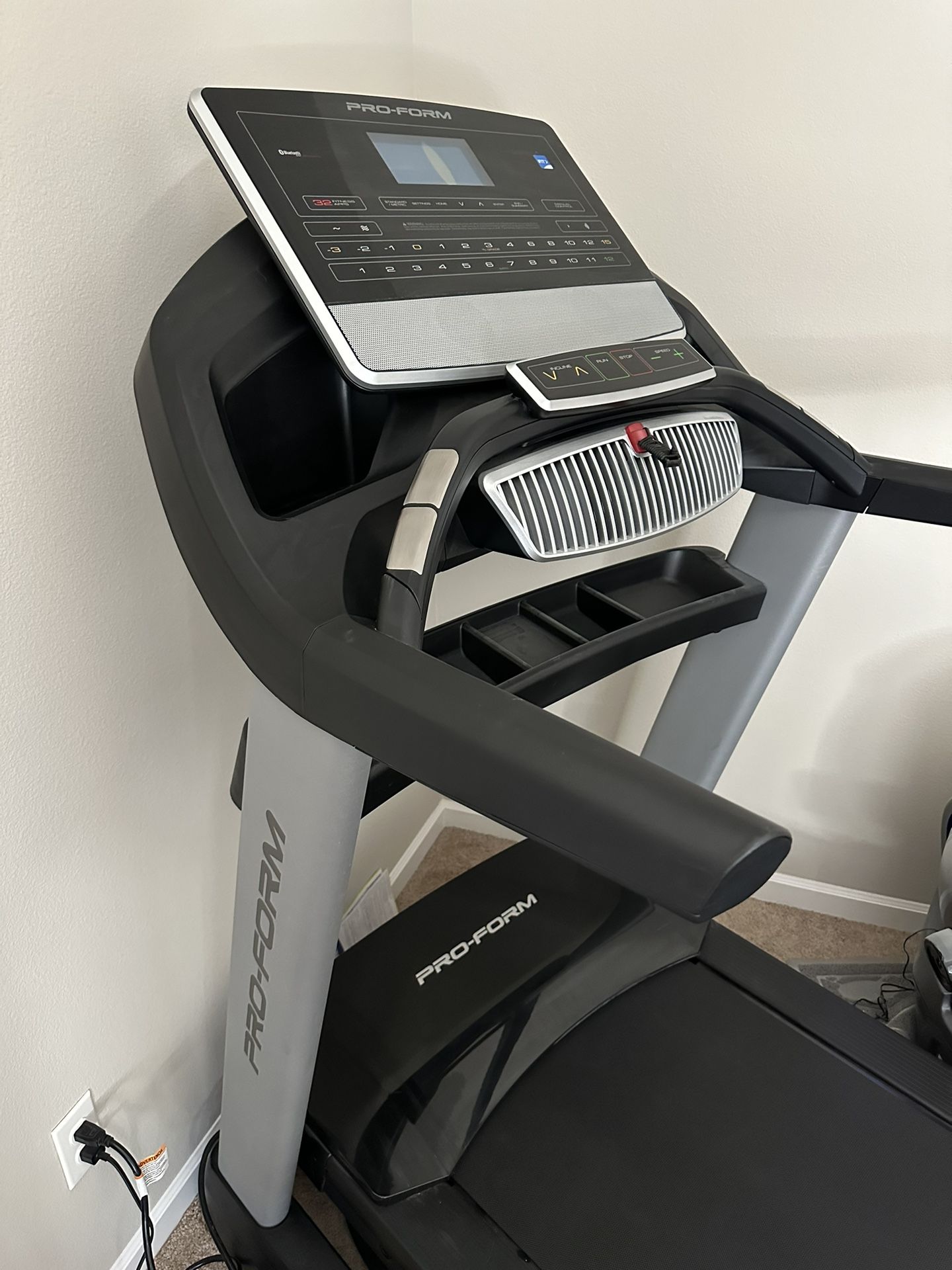 ProForm Pro 2000 Folding Treadmill - Cracked Screen for Sale in ...