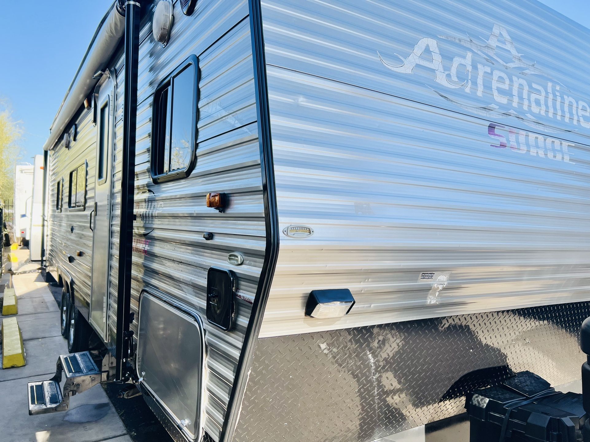 2009 Adrenaline Surge Toy Hauler 29Ft Large Garage Space Must see for ...