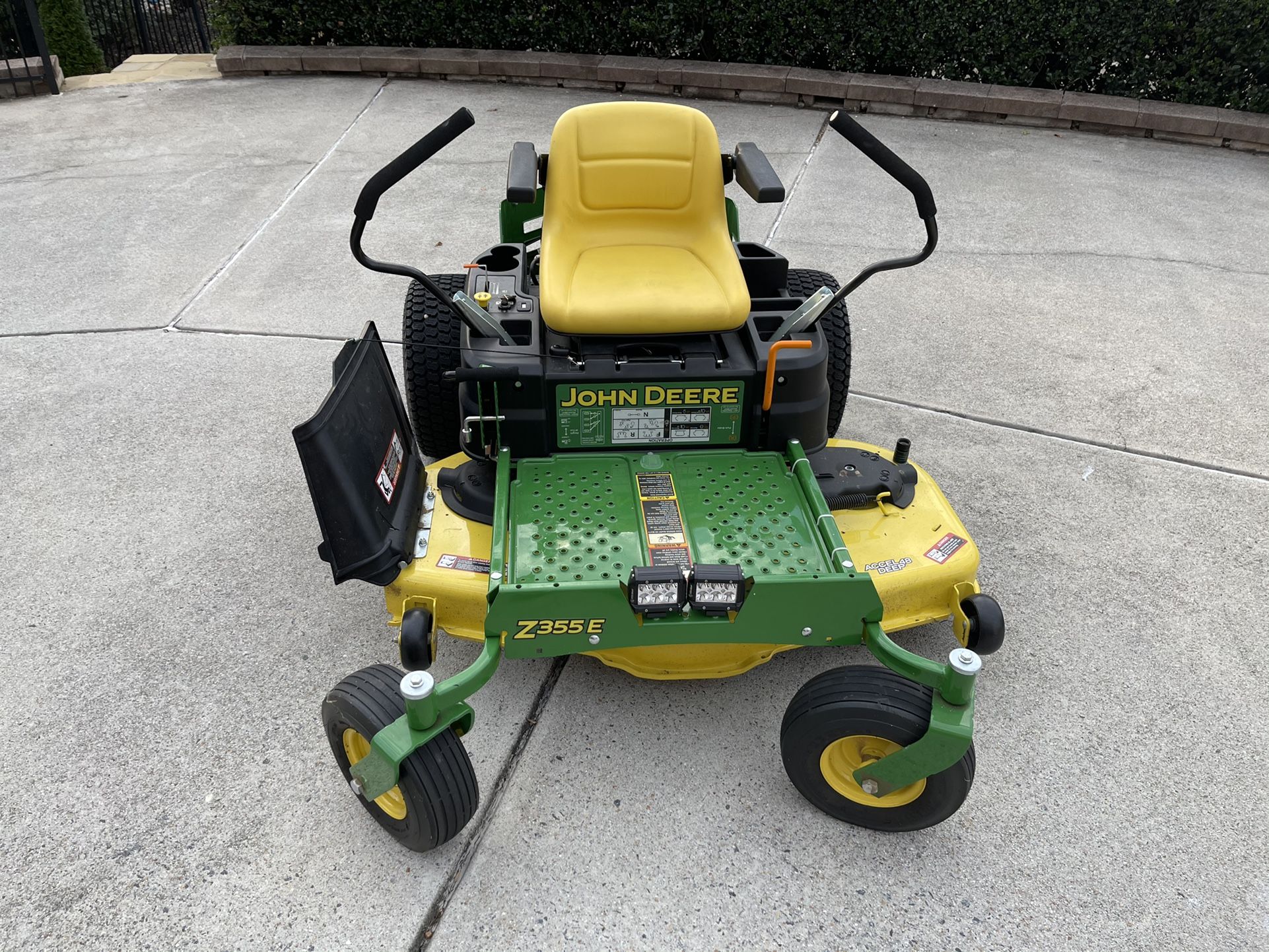 John Deere Zero Turn Mower Z355E for Sale in Marietta, GA - OfferUp