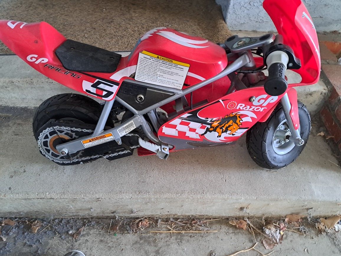 Razor Pocket Rocket Mini Bike Electric Motorcycle - Red for Sale in San ...