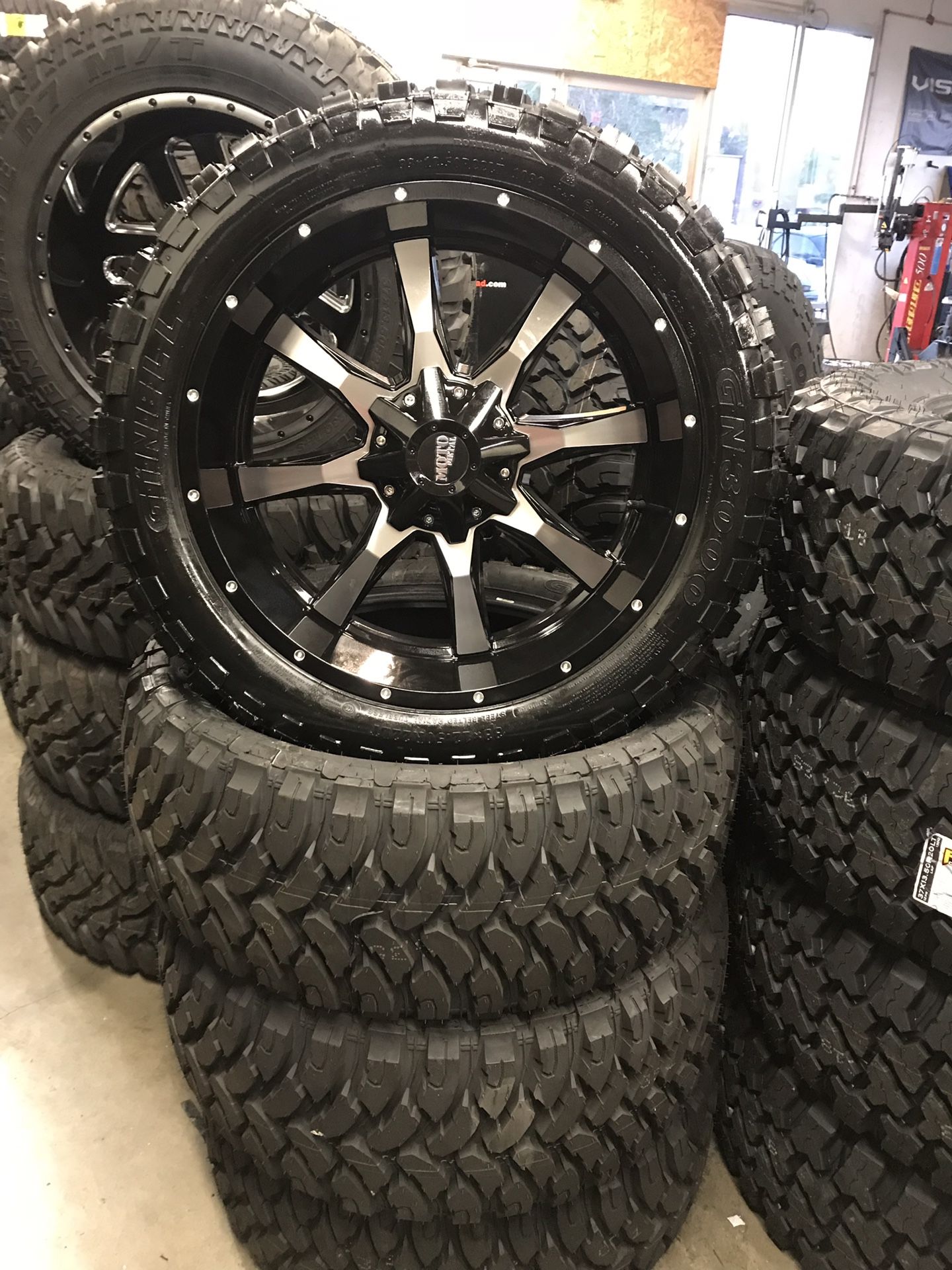 22X10 MOTO METAL 970 and 33” MT FIT CHEVY GMC TOYOTA TACOMA 4Runner for ...