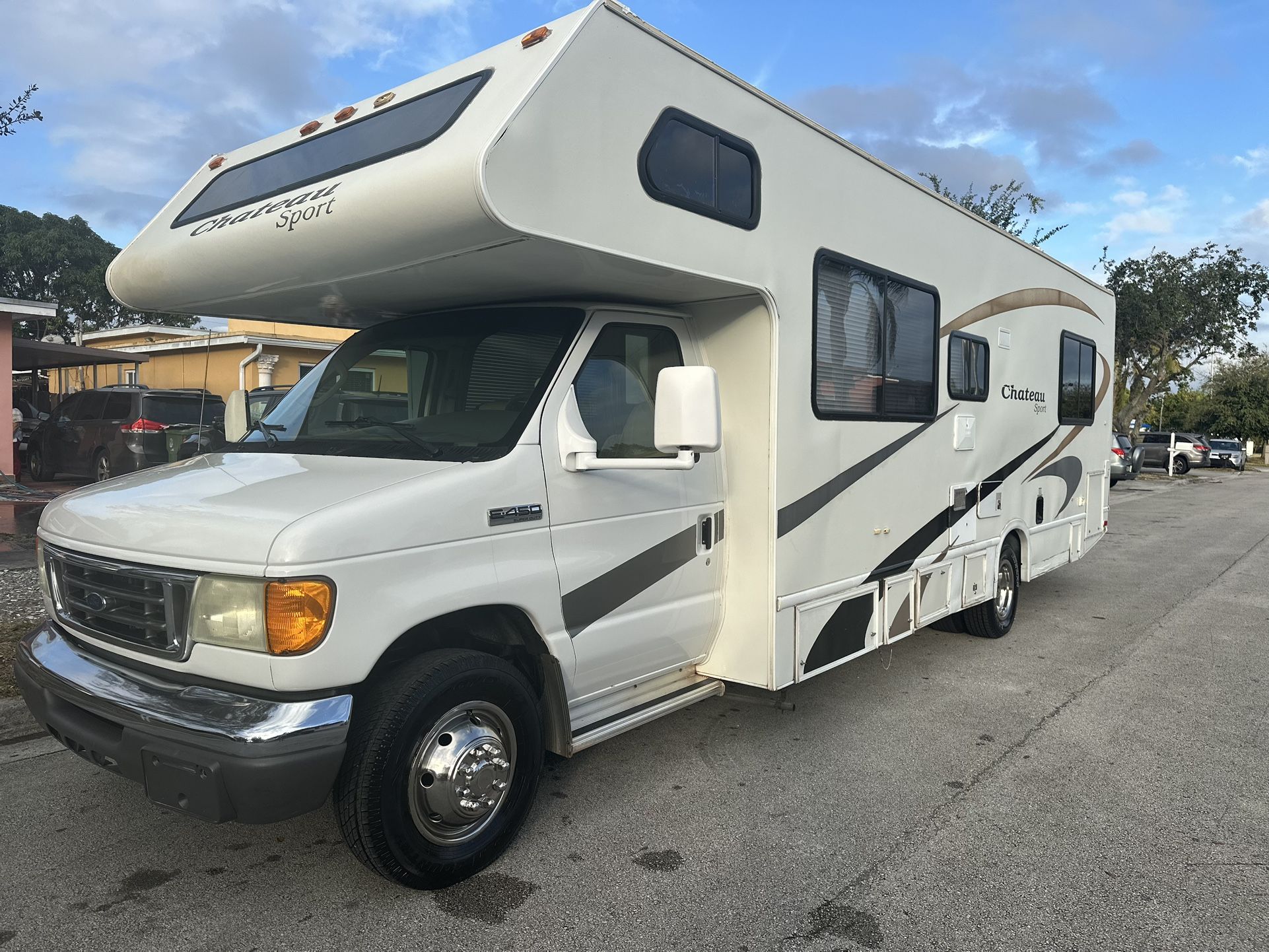 2007 Ford Chateau 28a for Sale in Hialeah, FL - OfferUp