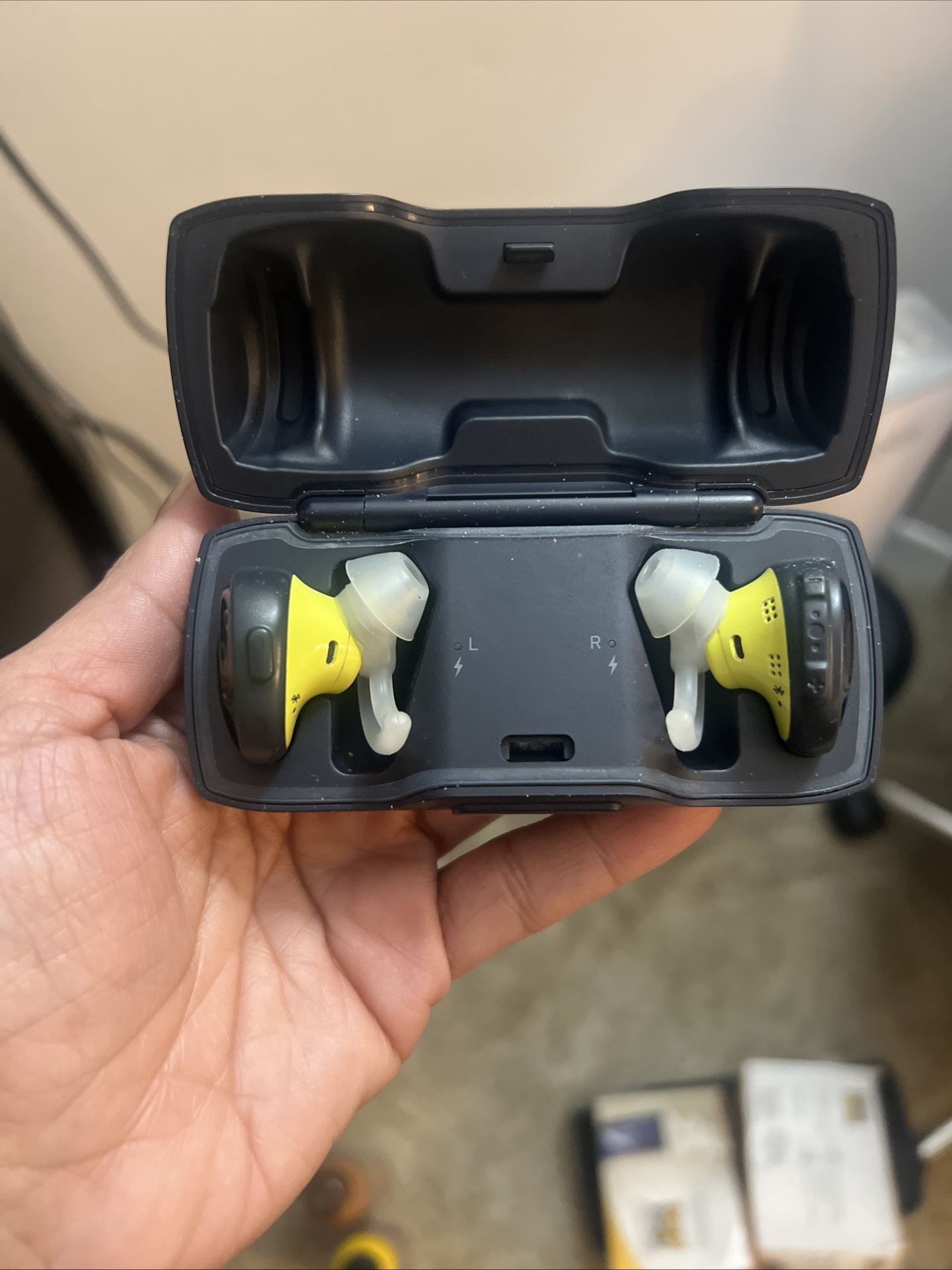 BOSE SoundSport Wireless Earphone Midnight Blue/ Citron Yellow for Sale ...