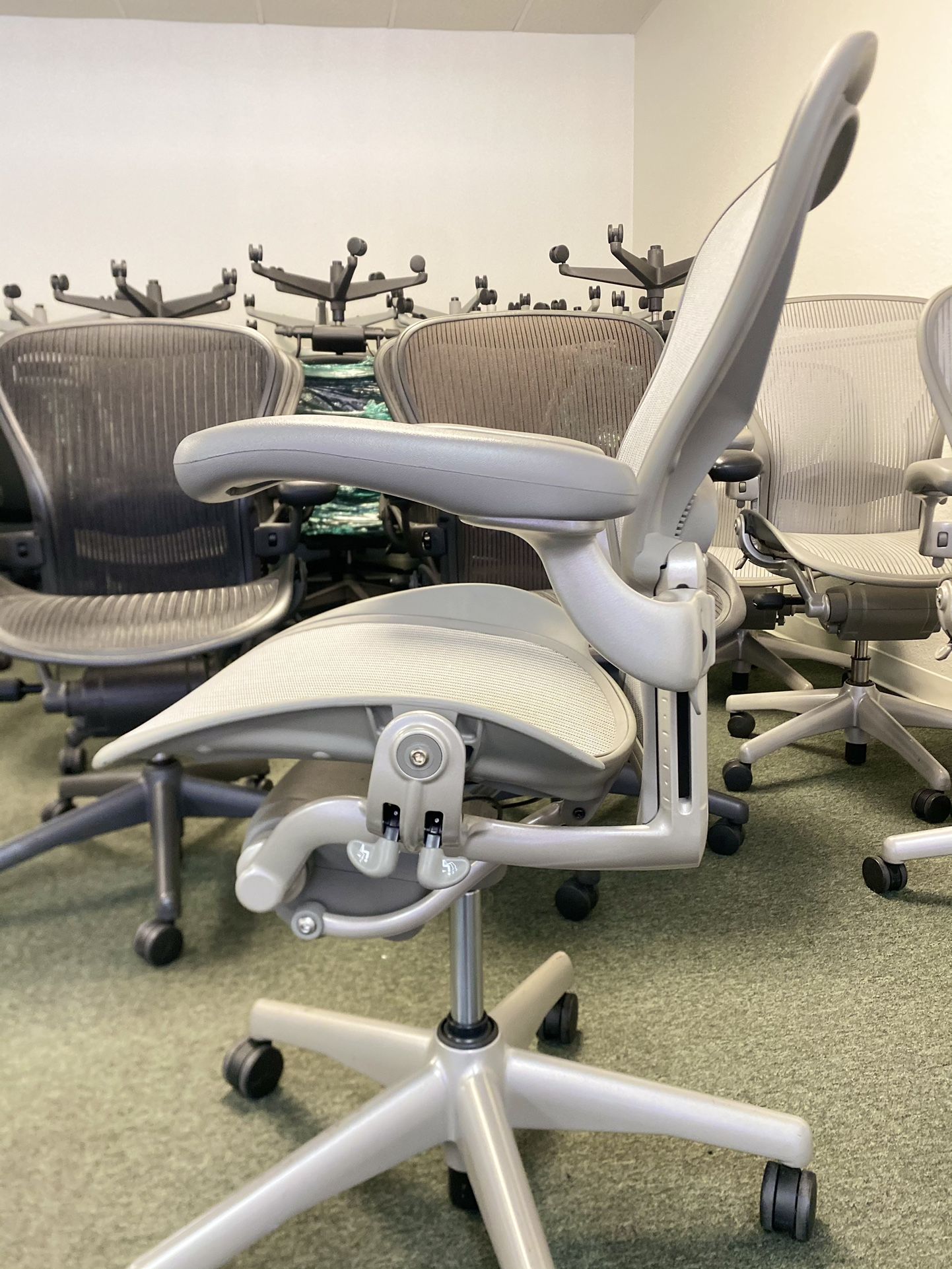 HERMAN MILLER CLASSIC AND REMASTERED AERON FULLY LOADED!!! SIZE A,B,C ...