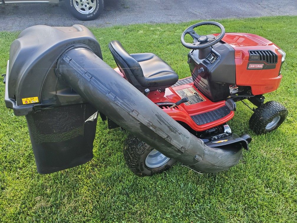 Craftsman 42 Inch Riding Lawn Mower With Bagger System for Sale in ...