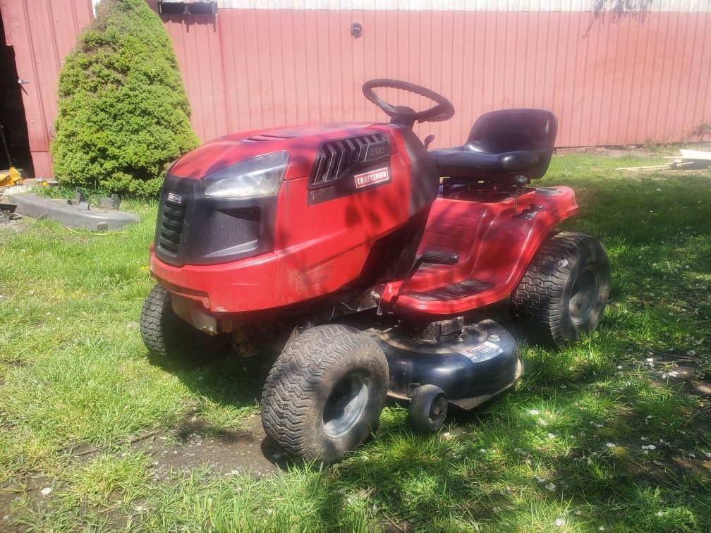 Lt2000 Craftsman Riding Mower for Sale in Grays Harbor County, WA - OfferUp