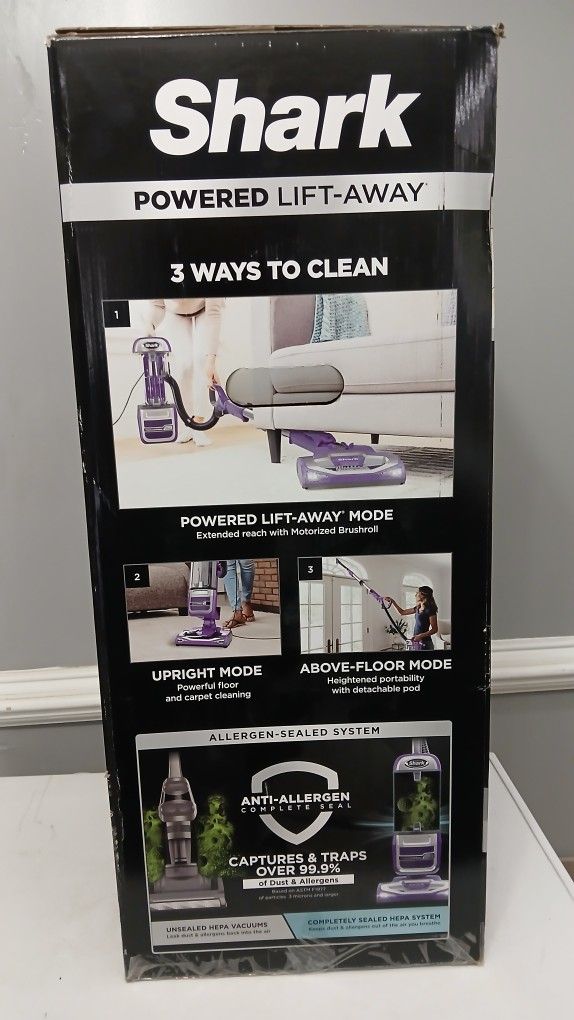 Shark NV586 Navigator Powered Lift-Away Upright Vacuum for Sale in ...