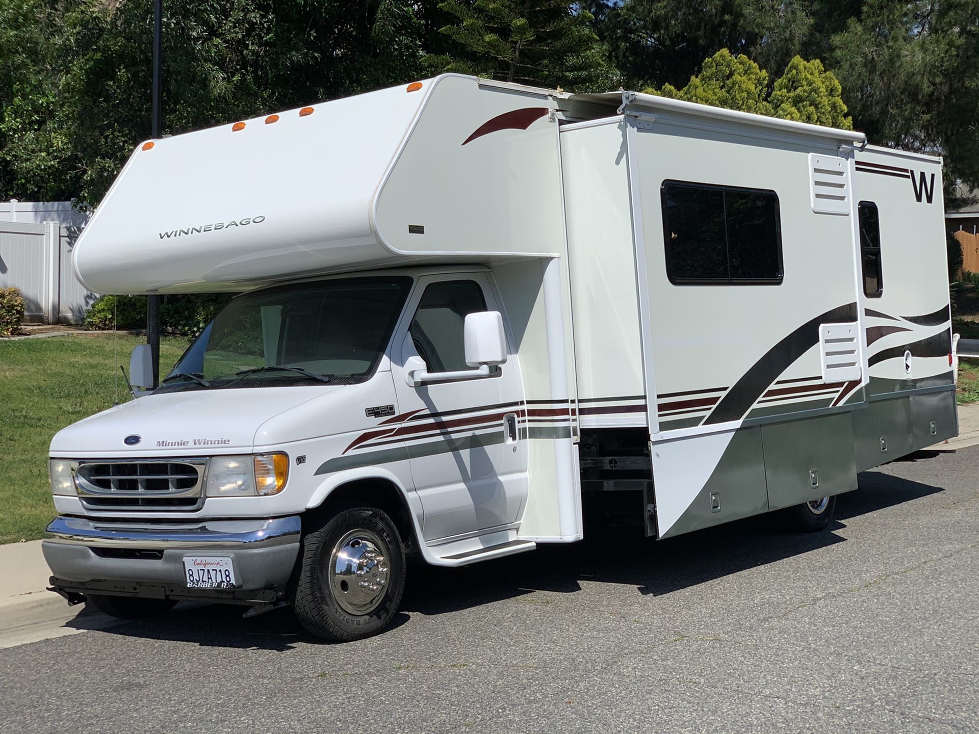 2002 Minnie Winnie 28 FT. Class C RV - 23K Miles for Sale in Riverside ...