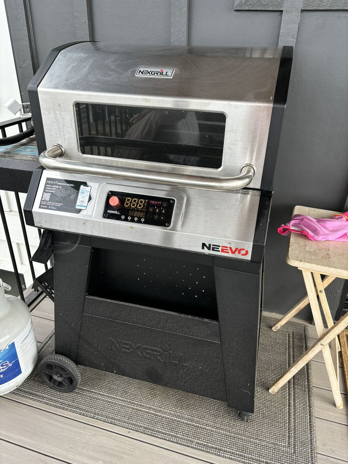 Neevo 720 Propane Gas Digital Smart Grill in Black with Stainless Steel ...
