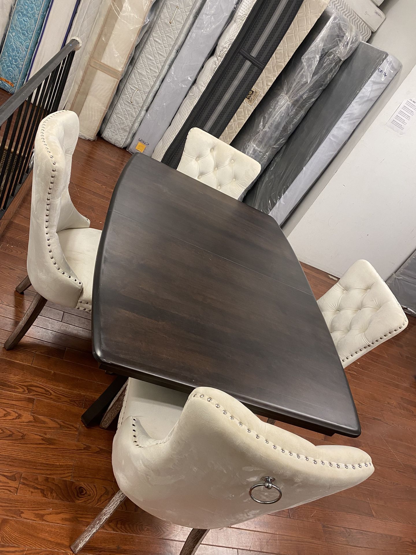 NICE DINING TABLE WITH 4 CHAIRS for Sale in Brooklyn Center, MN - OfferUp