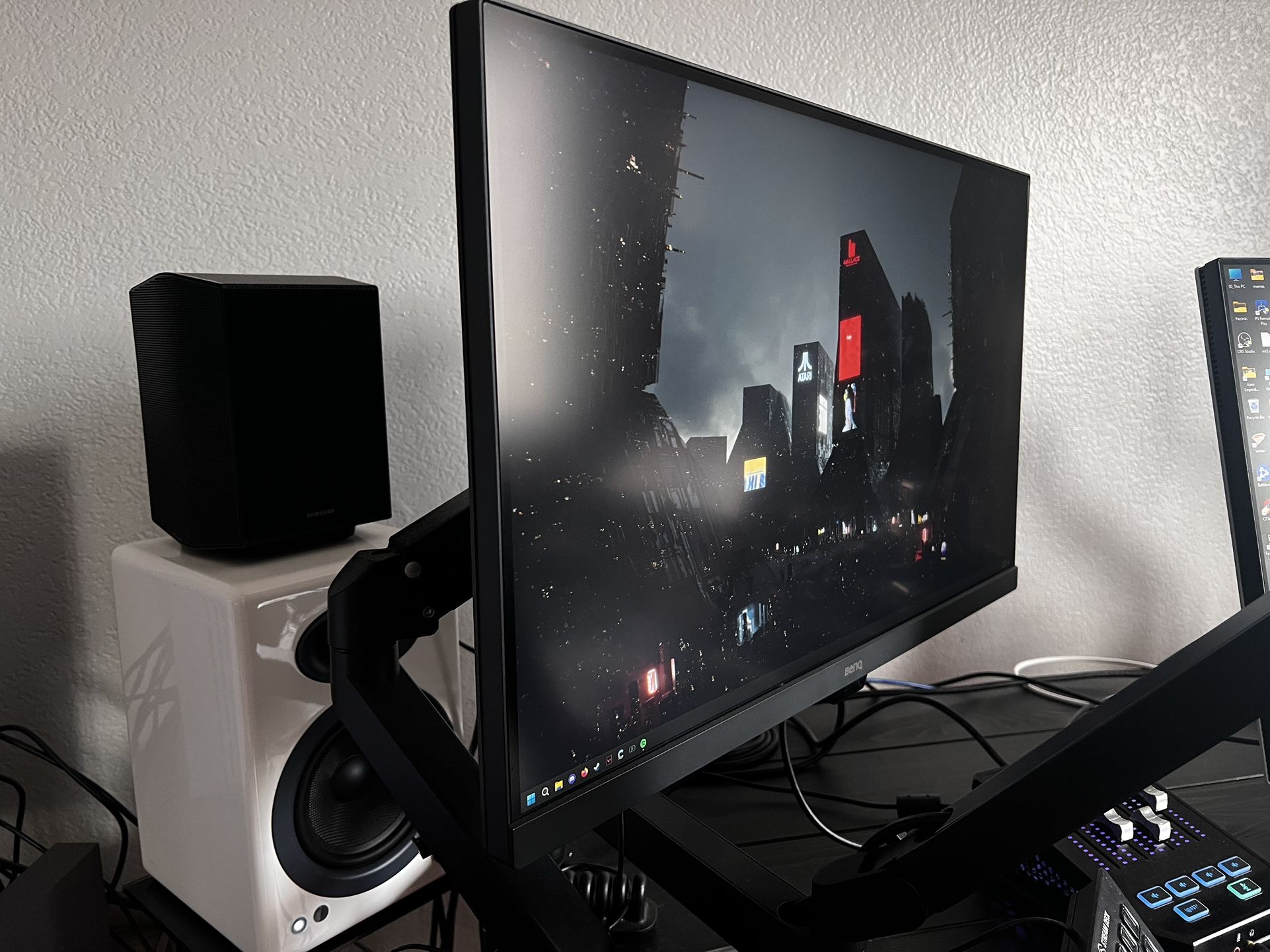 BenQ 4K Pantone Certified Coloring Monitor for Sale in Los Angeles, CA ...