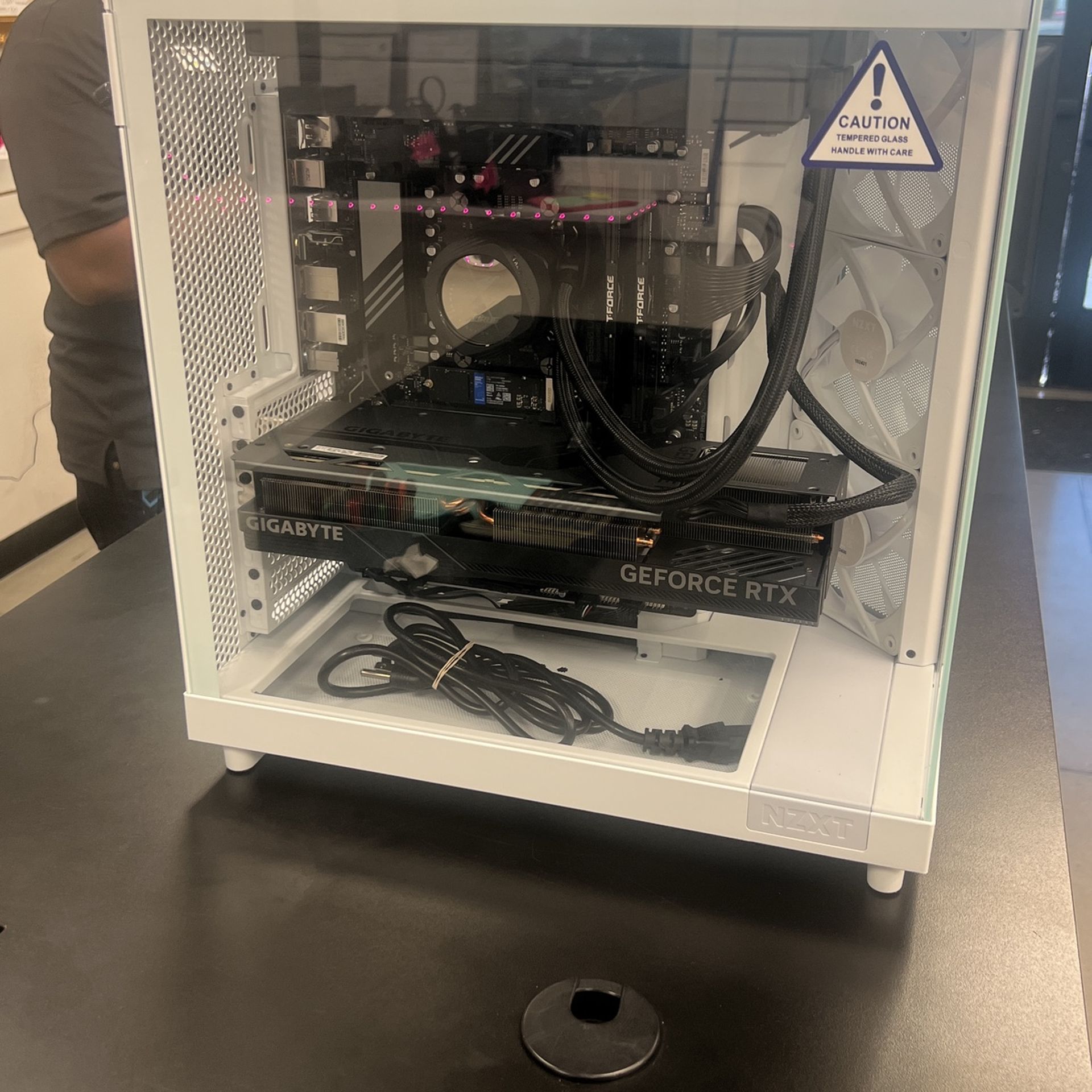 Nzxt Gaming computer for Sale in Las Vegas, NV - OfferUp