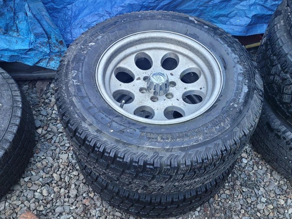 255/65 R16 Studded Tires (2) for Sale in Buckley, WA - OfferUp