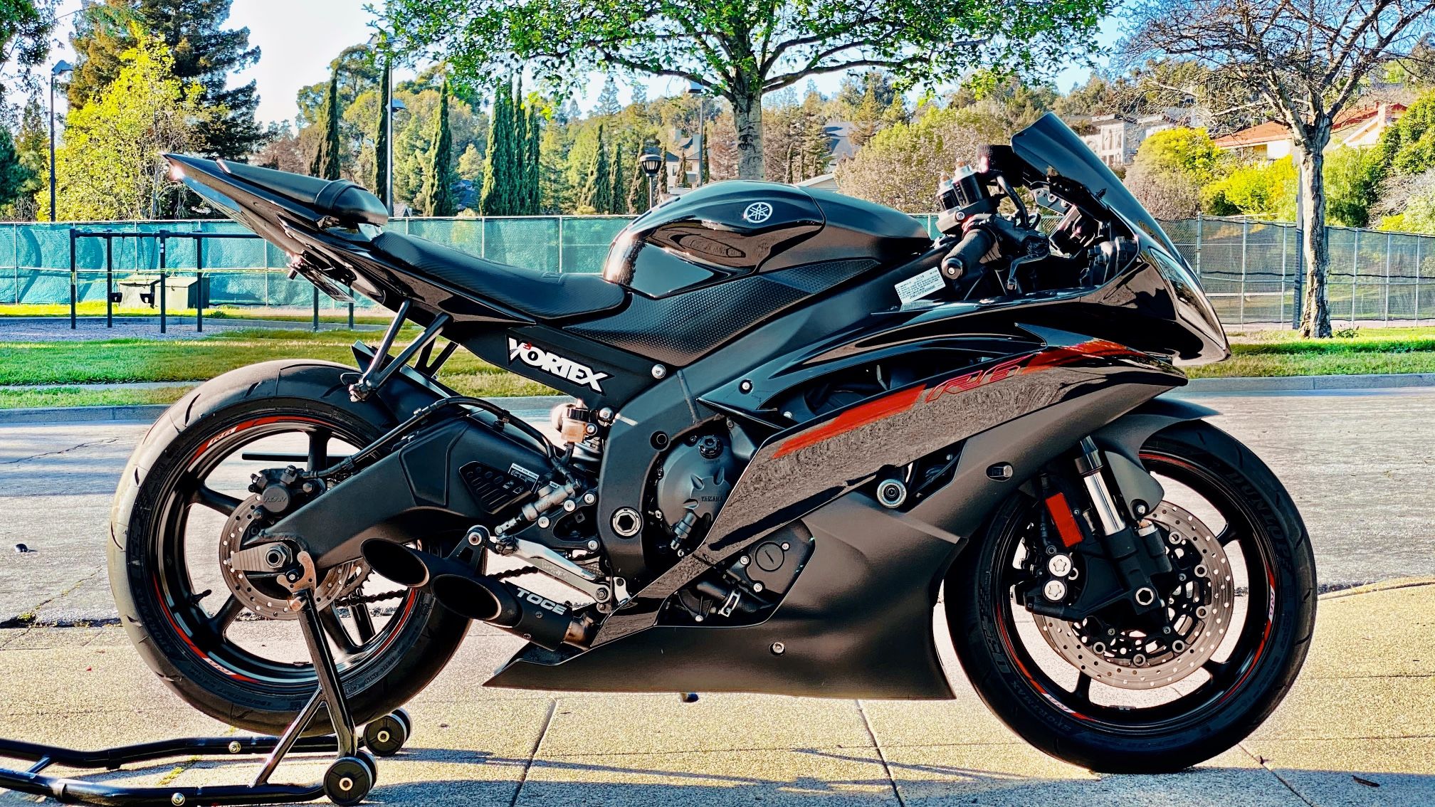 2015 Yamaha R6 raven edition for Sale in Hayward, CA - OfferUp