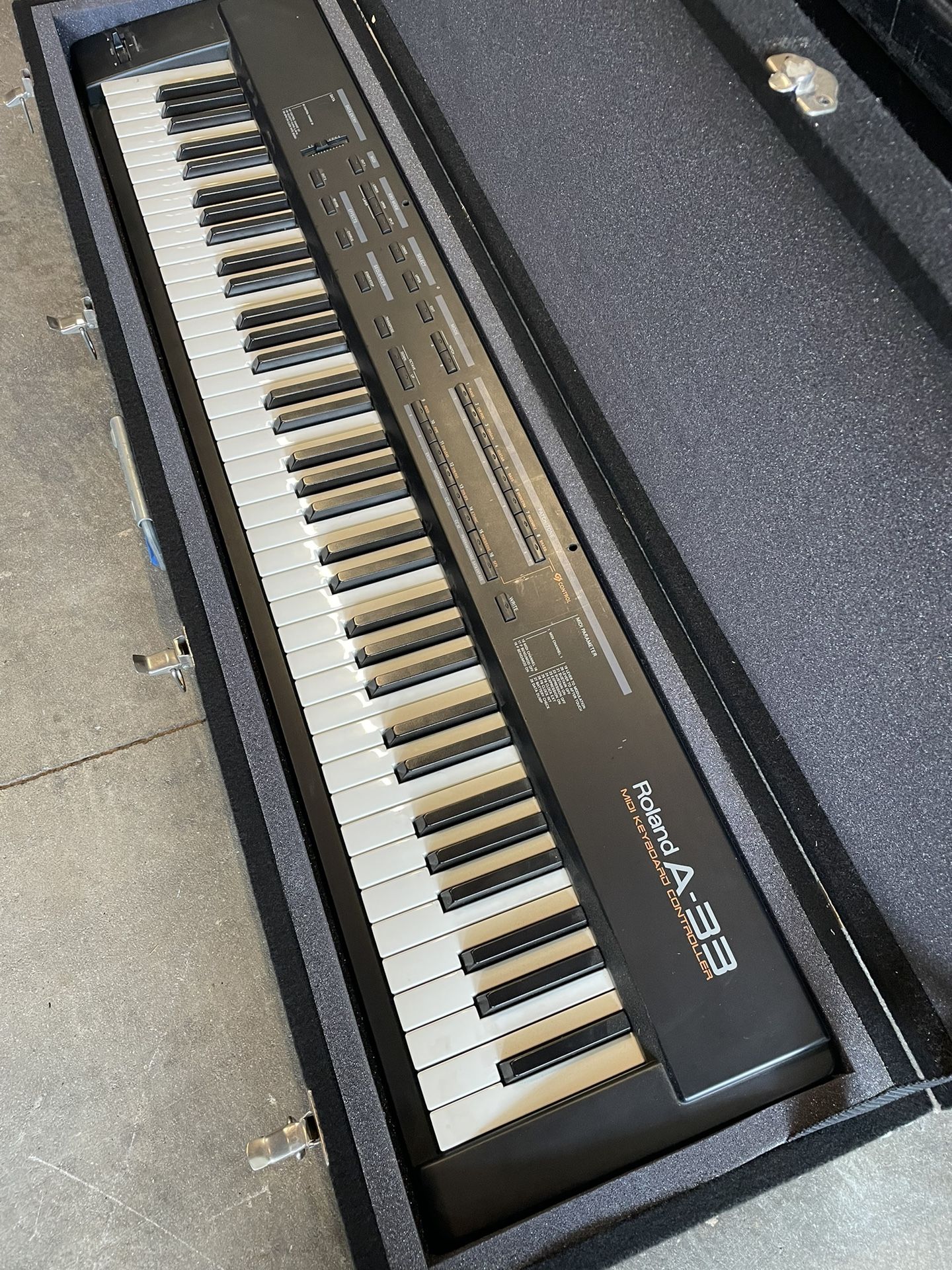 Roland A-33 Midi Keyboard for Sale in Menifee, CA - OfferUp