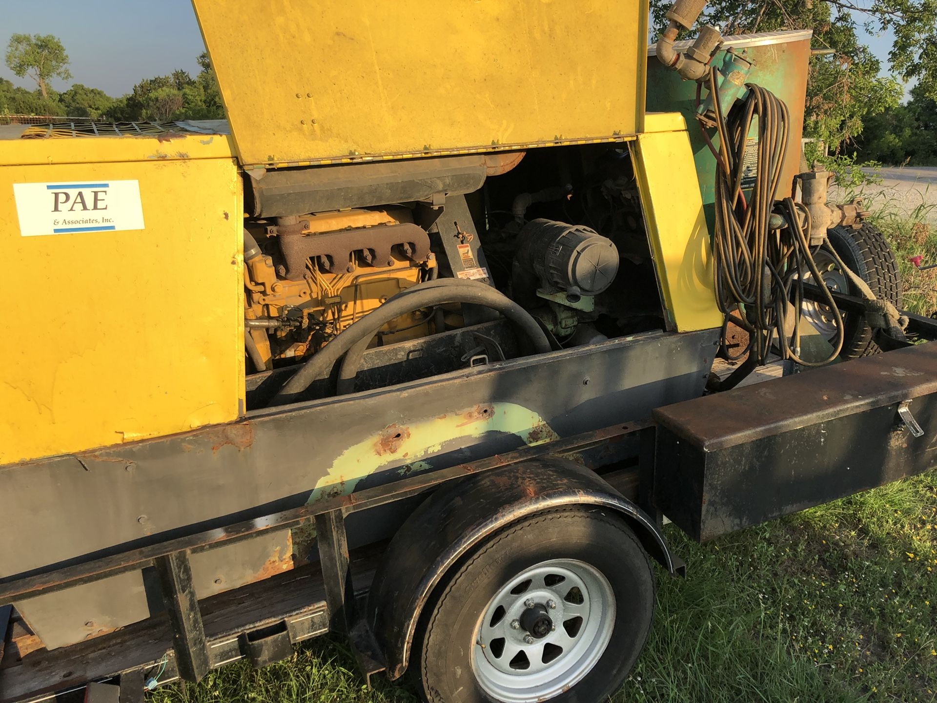 Diesel Sand blaster with the compressor , and complete suit and hood ...