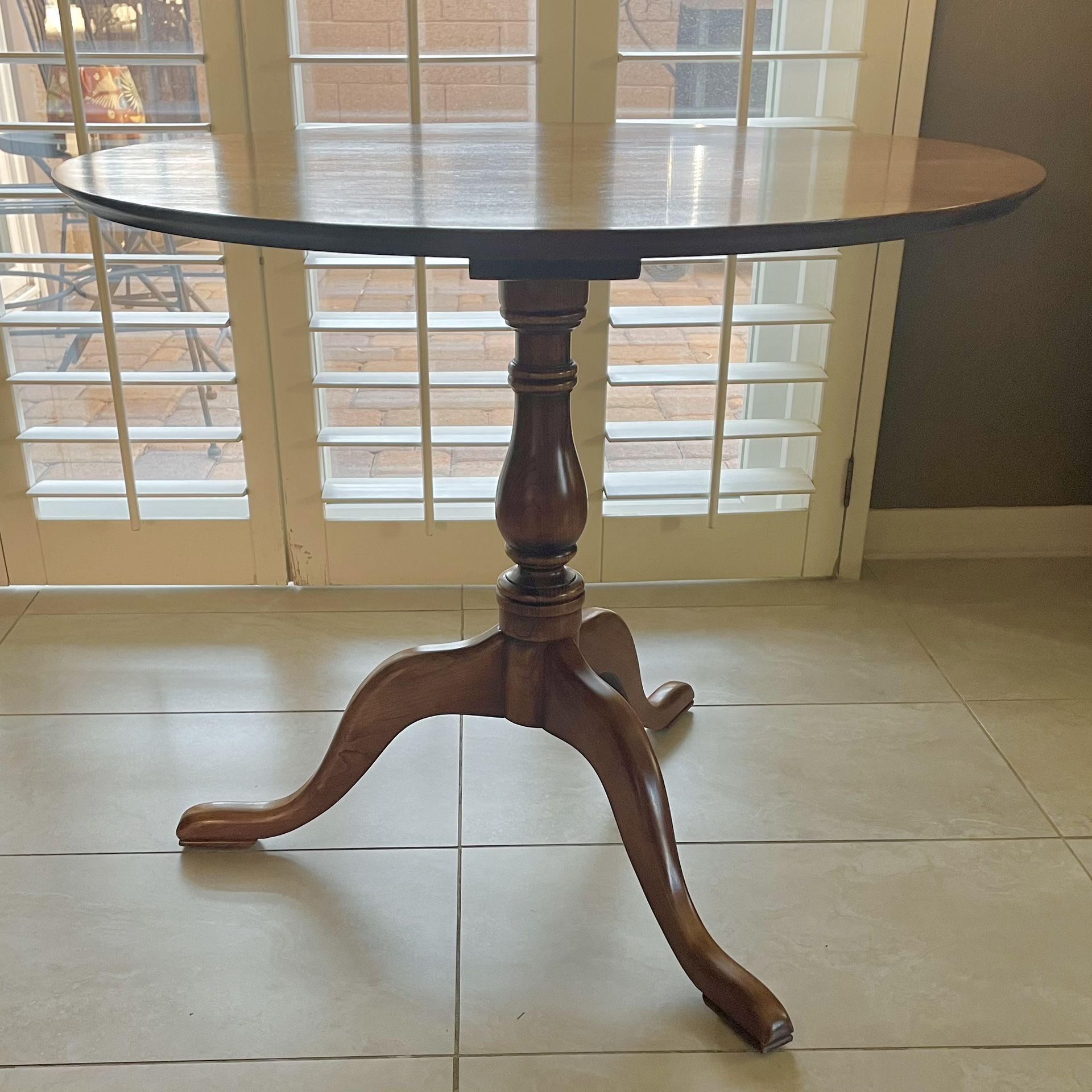 Beautiful Lamp/Side Table By Harden for Sale in Scottsdale, AZ - OfferUp