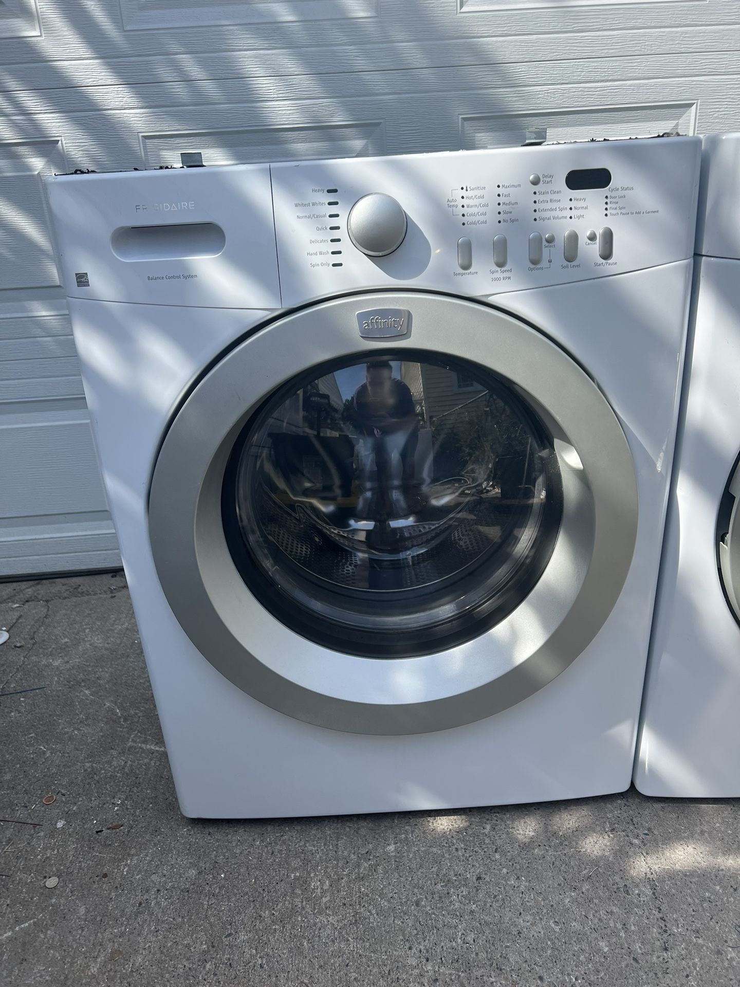 Frigidaire Affinity Washer & Dryer for Sale in Portland, OR - OfferUp