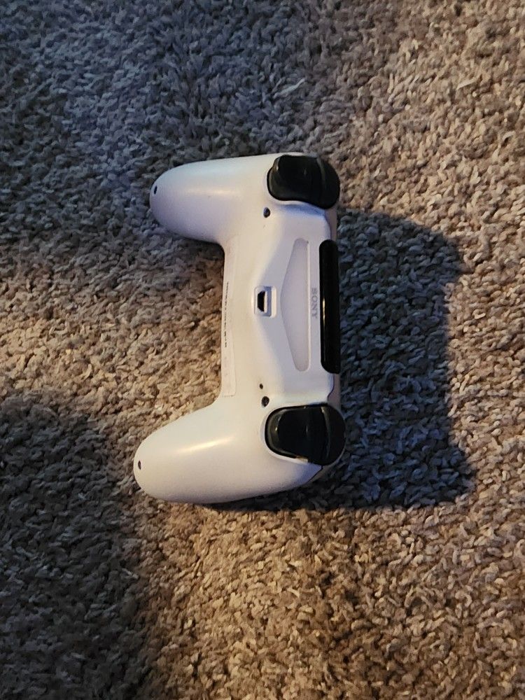 Playstation 4 Silver & Weed Controller for Sale in Lynnwood, WA - OfferUp