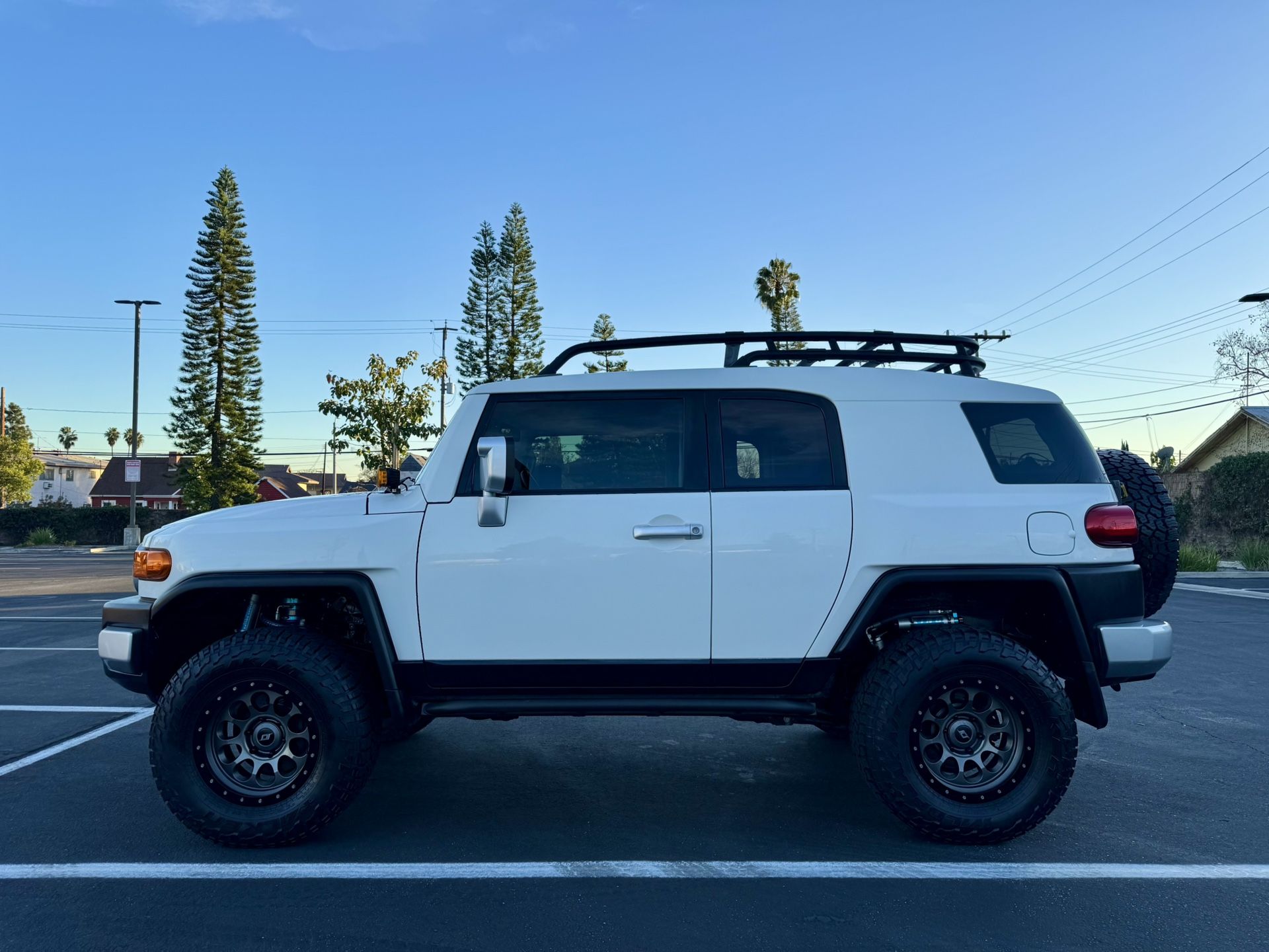 2010 Toyota Fj Cruiser 4wd for Sale in Pasadena, CA - OfferUp