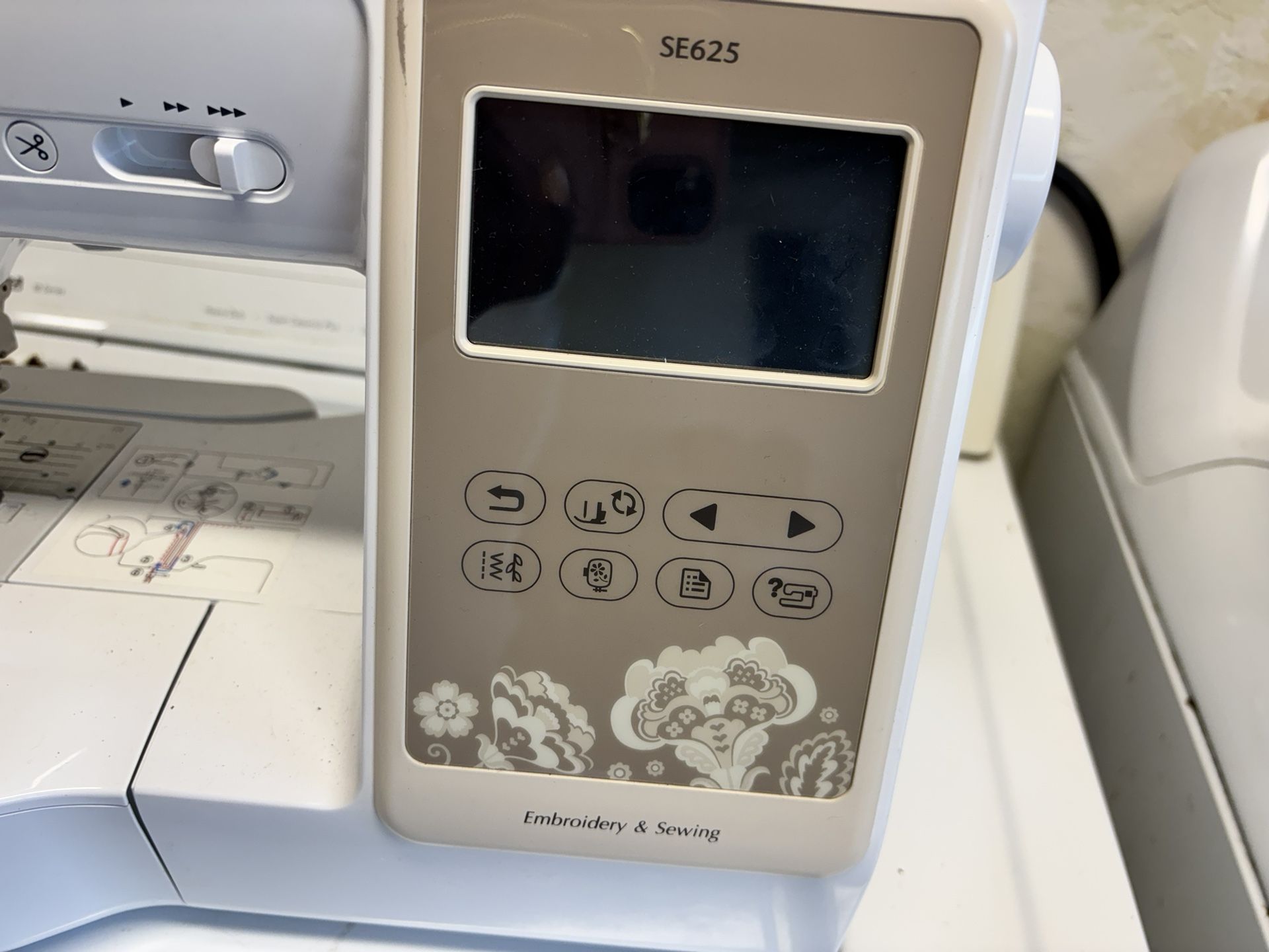 4x7 Brother SE625 Computerized Sewing And Embroidery Machine for Sale ...
