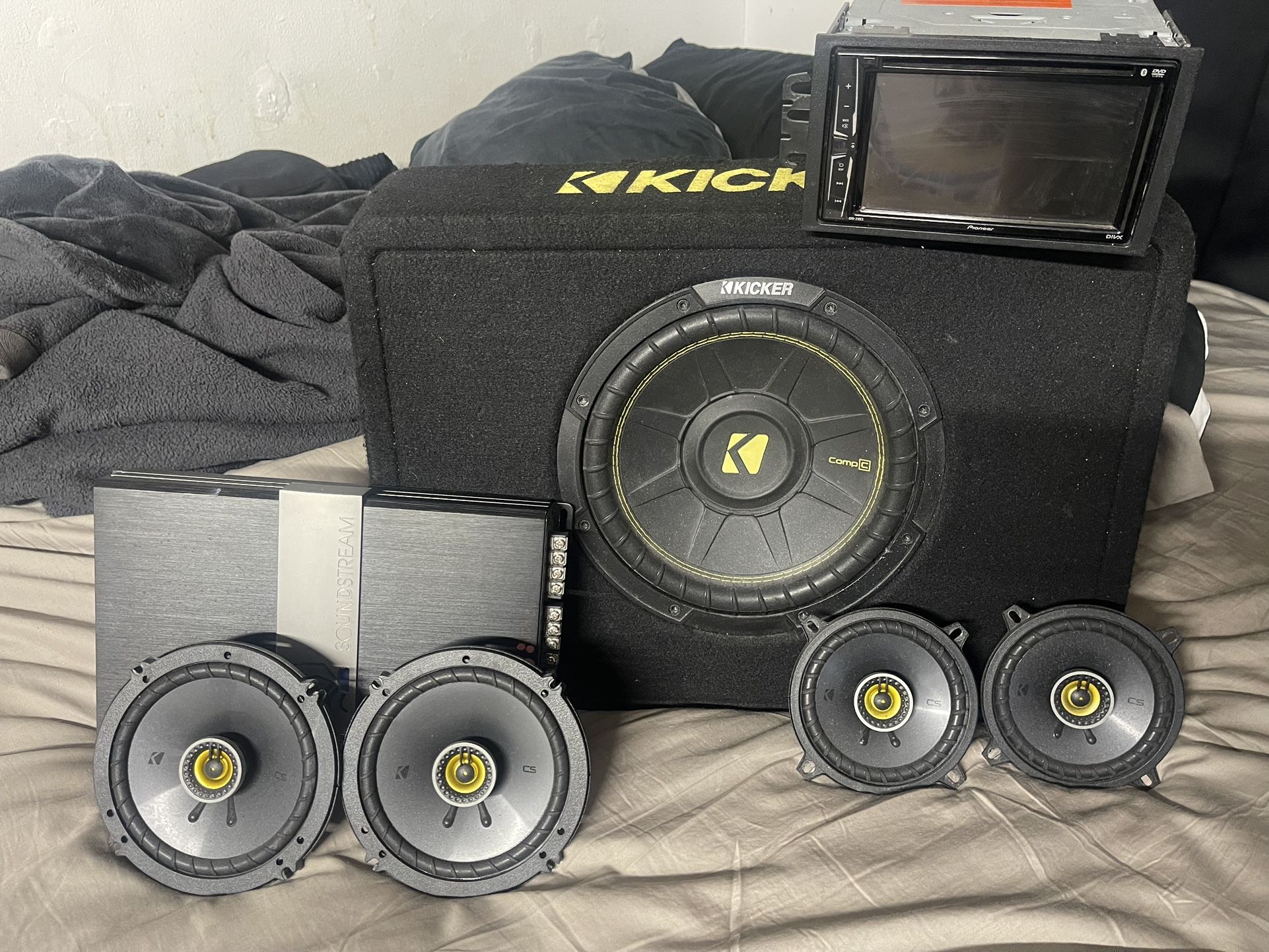 PIONEER/KICKER STEREO PACKAGE. for Sale in San Pedro, CA - OfferUp
