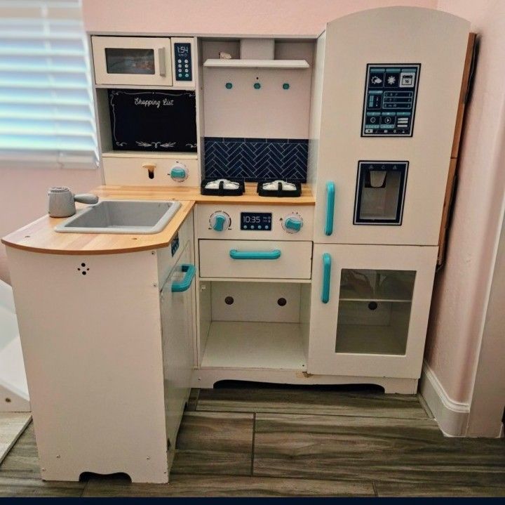 Member's Mark Deluxe Wooden Kitchen Play Center for Sale in Phoenix, AZ ...