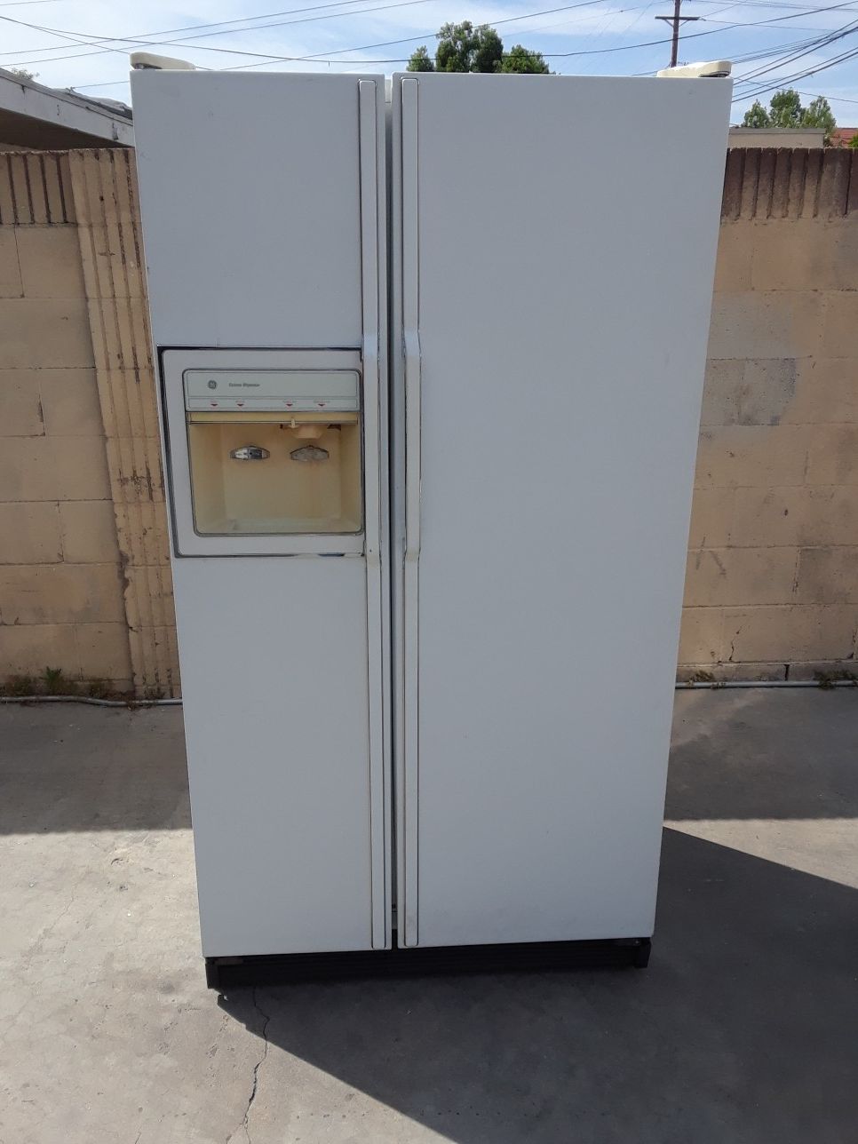 General Electric refrigerator for Sale in Pico Rivera, CA - OfferUp