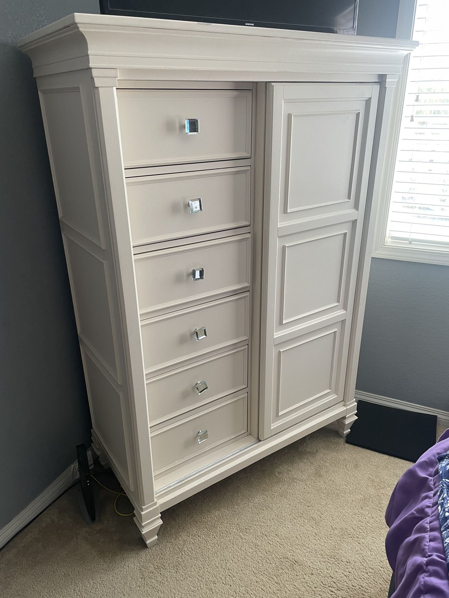 Chest/Armoire for Sale in Menifee, CA - OfferUp