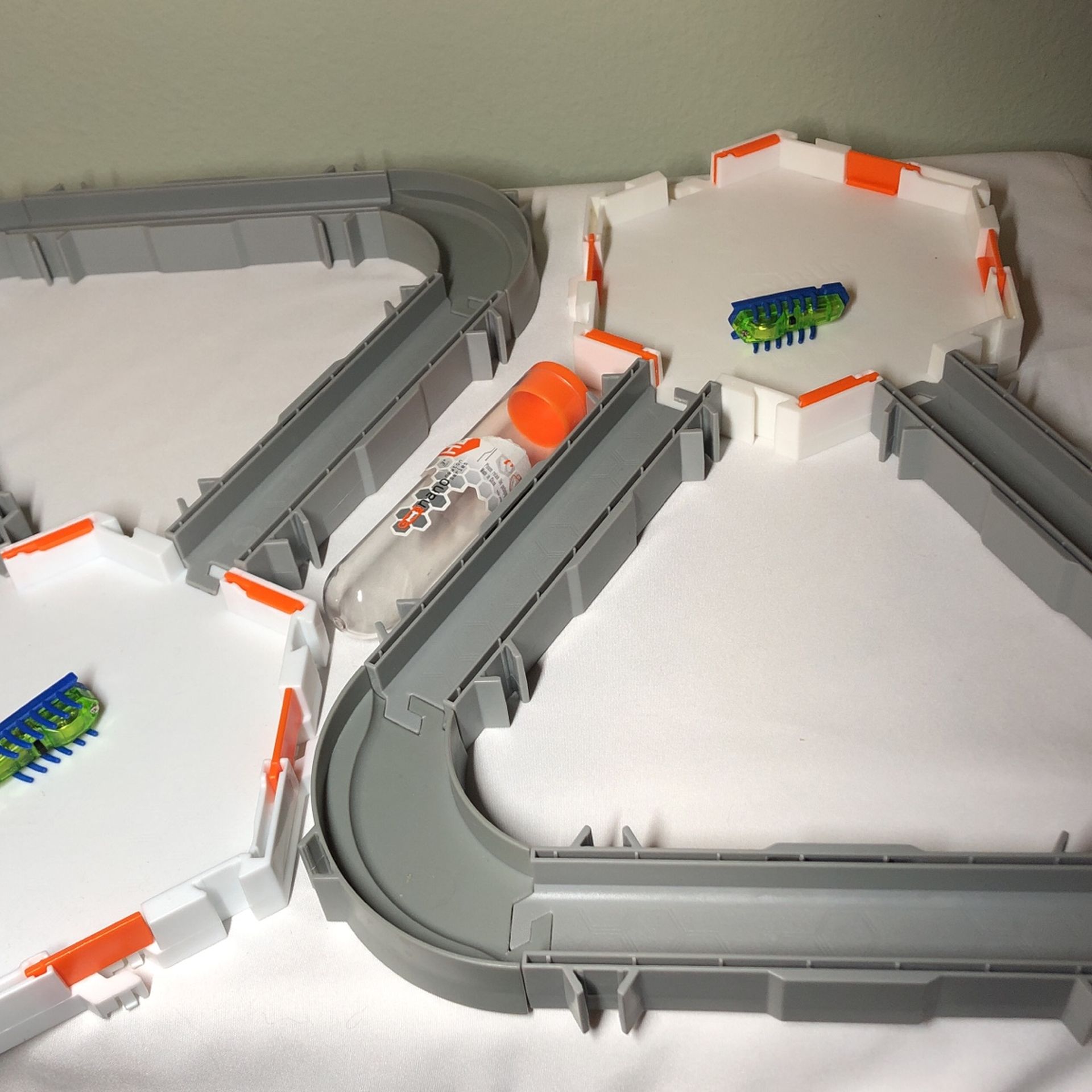 Hex Bugs Tracks and 2 Nano Hex Bug Newtons for Sale in Thousand Oaks ...