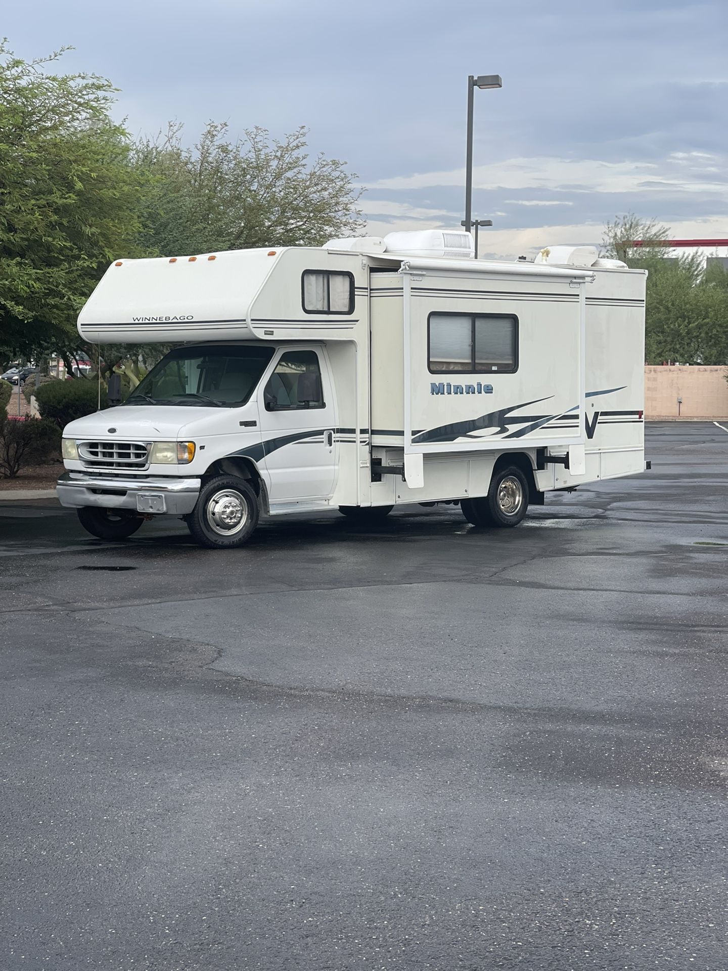 2002 Winnebago Minnie for Sale in Phoenix, AZ - OfferUp