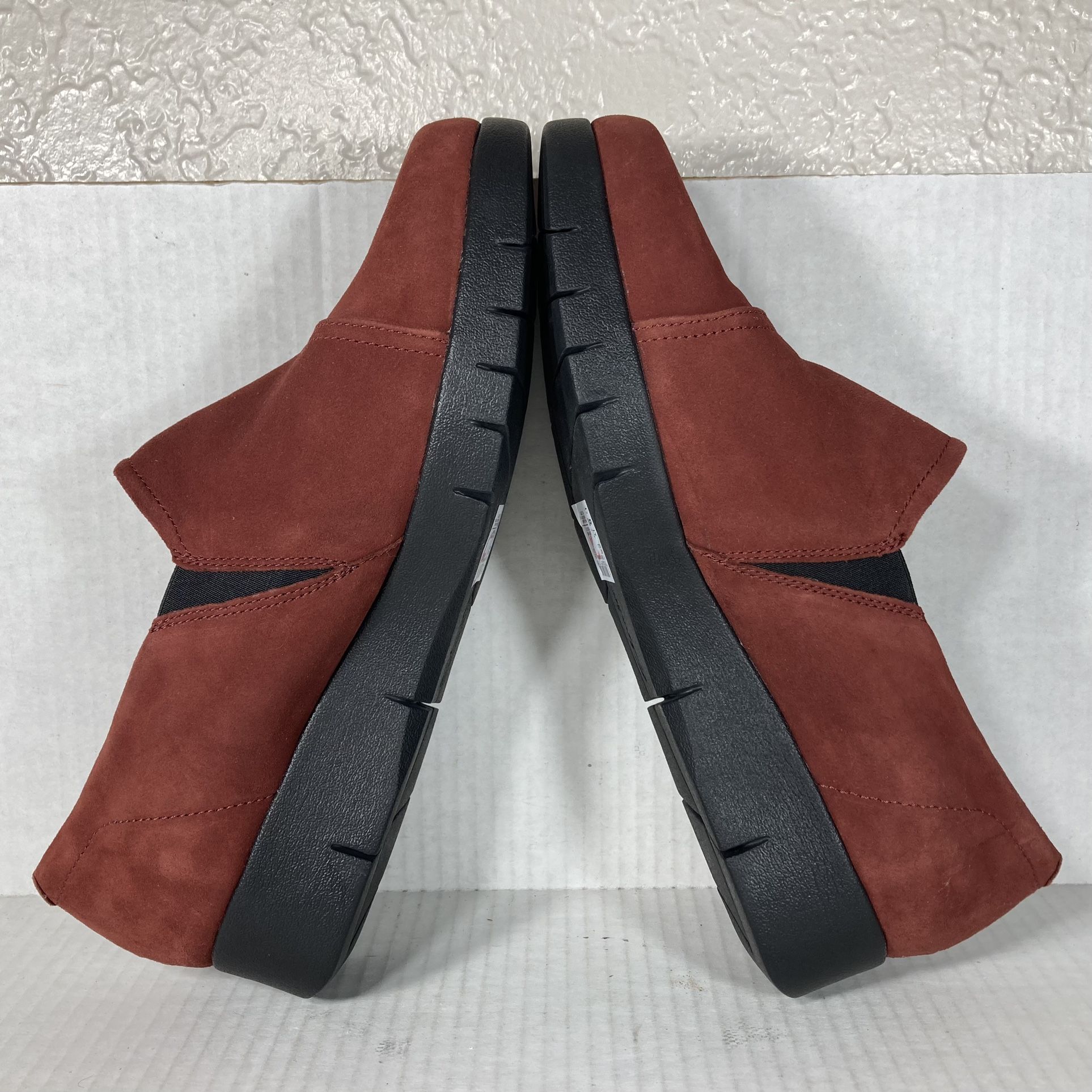 Clarks Artisan Daelyn Monarch Size 9 Wide Womens Shoes Red Black Suede Leather for Sale in Tempe AZ OfferUp
