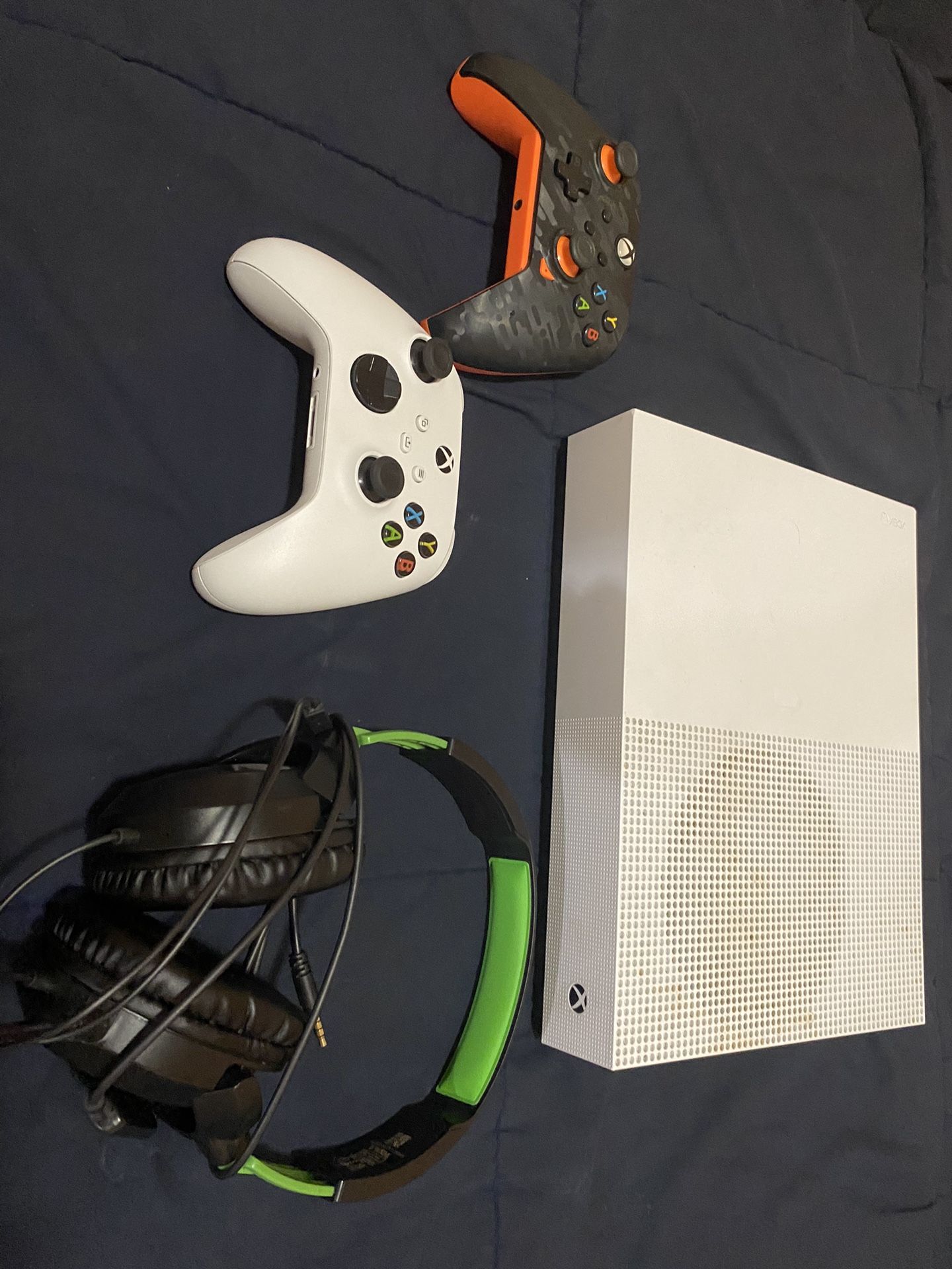 PICKUP ONLY Used All-Digital Xbox One S 1TB for Sale in Las Vegas, NV ...