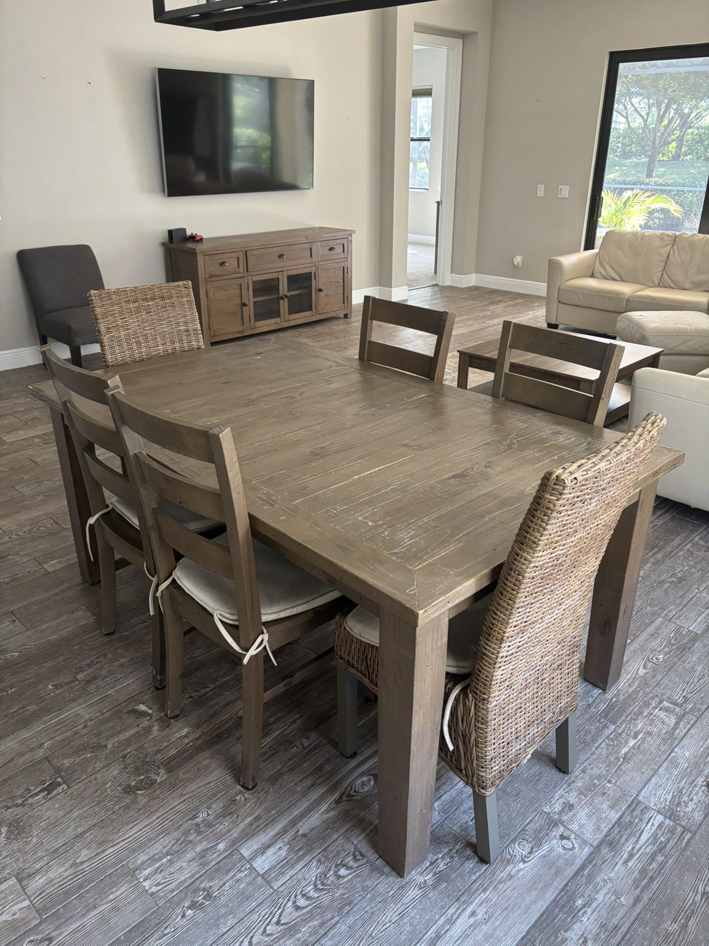 Dining Room Table for Sale in Naples, FL - OfferUp