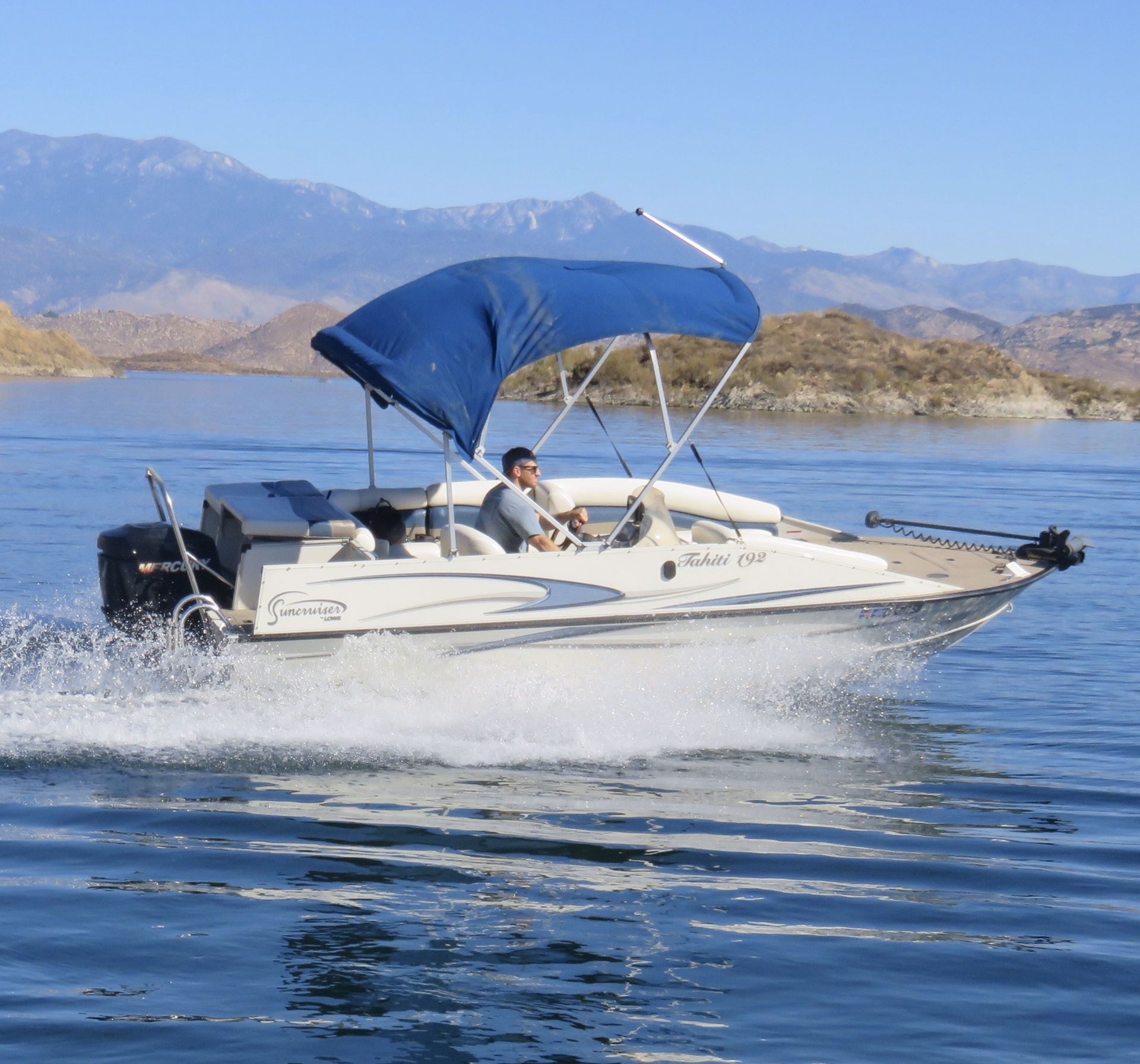 Lowe Tahiti 192 Deck Boat Fish-n-ski. for Sale in Murrieta, CA - OfferUp