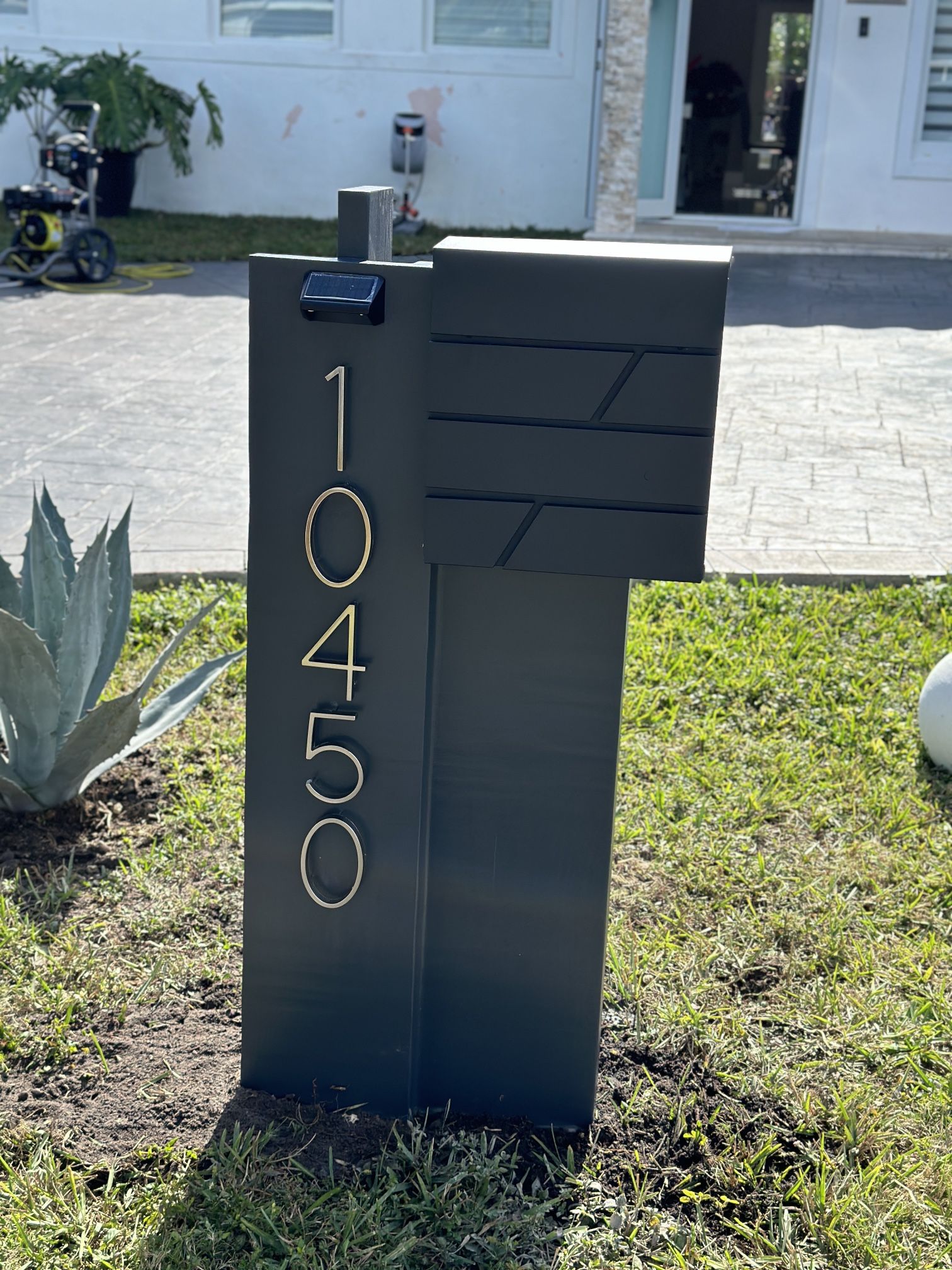 Modern Mailbox for Sale in Vlg Wellingtn, FL - OfferUp