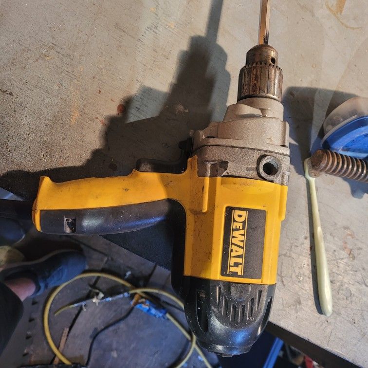 DeWalt Mixing Drill With Mixing Bit for Sale in Tampa, FL - OfferUp
